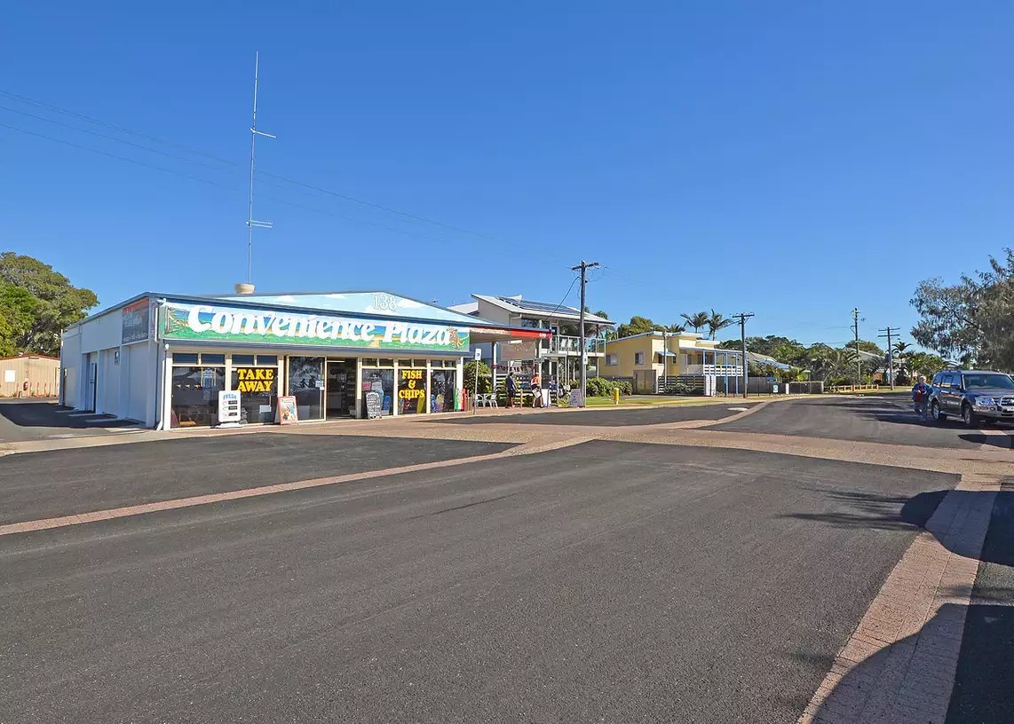 A1 Realty Woodgate Beach Best Holiday Accommodation - WATERFRONT ...