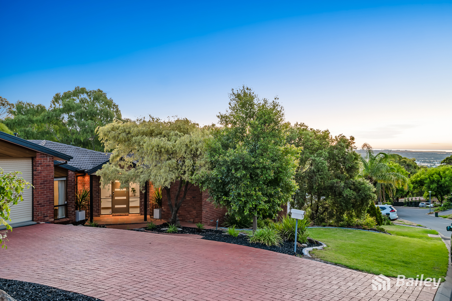 Bailey Property - Luxury Family Living with Panoramic Views