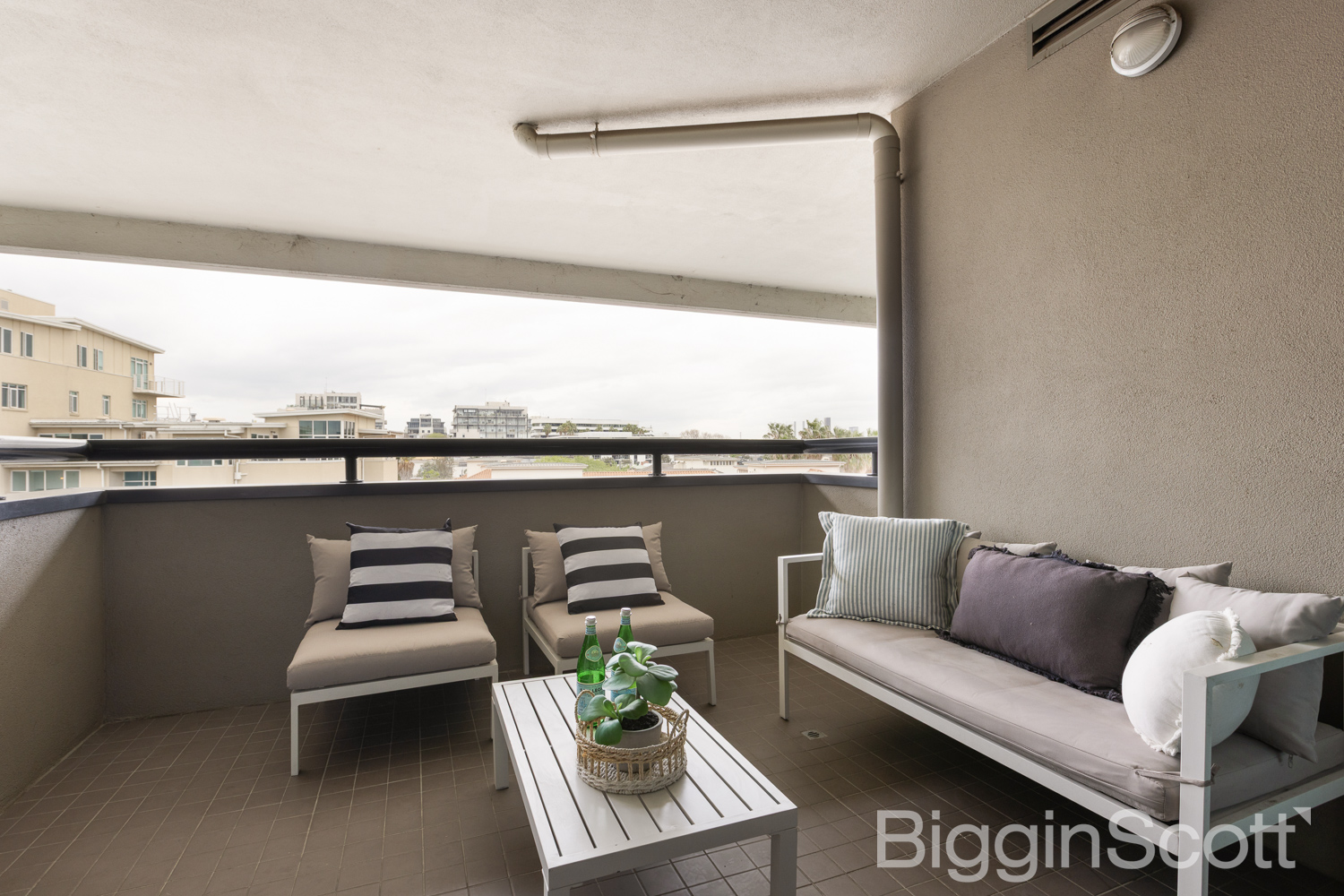 Sunsets & Space in a Smarter Bayside Apartment - BigginScott