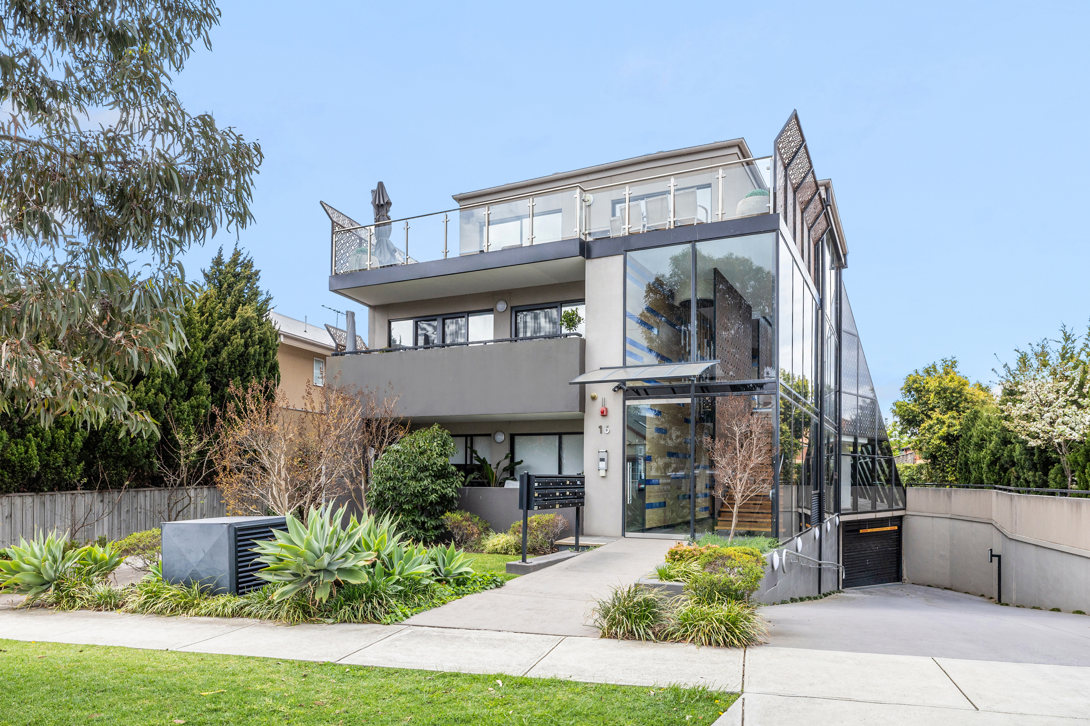 Modern Comfort Meets Lifestyle Convenience - BigginScott