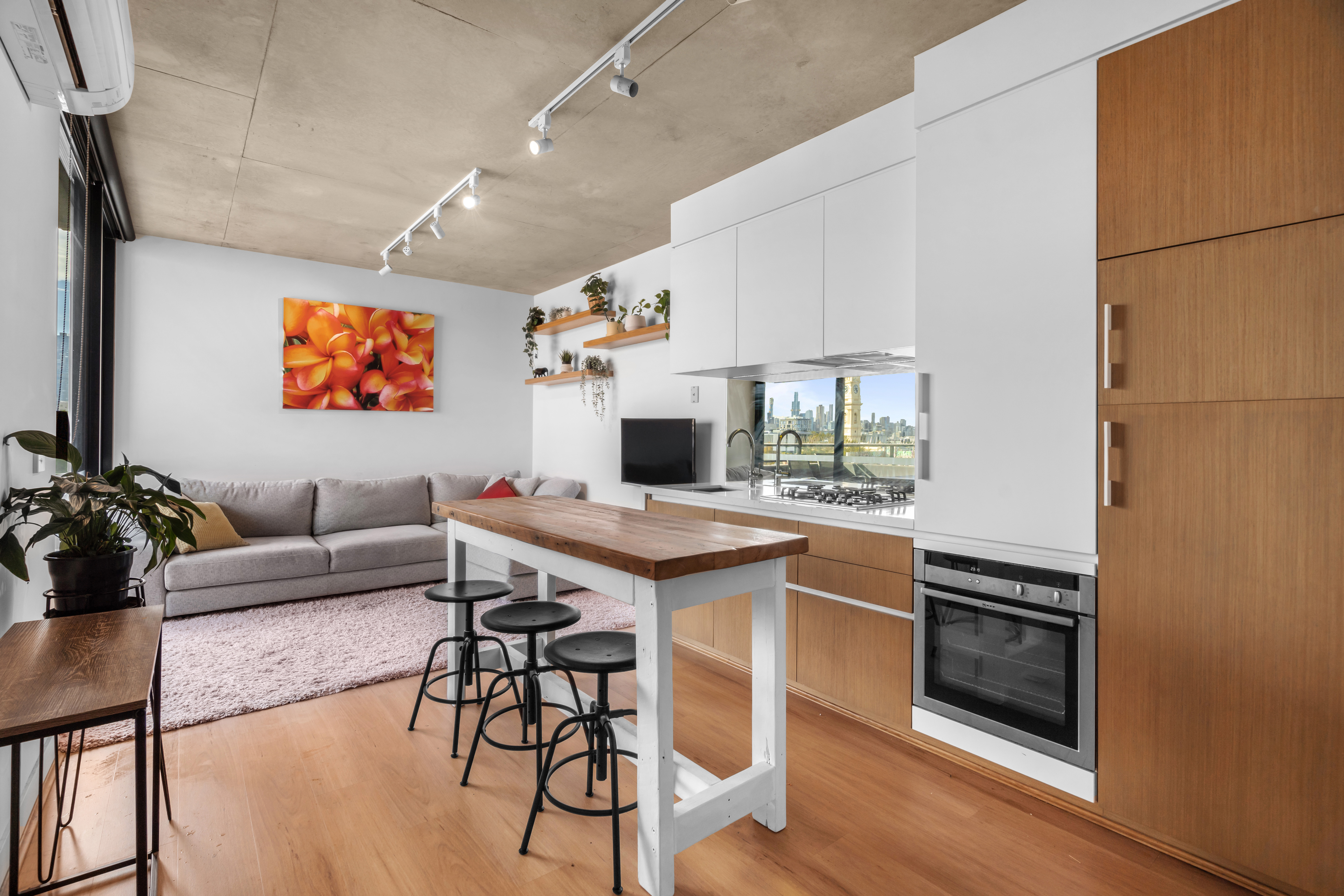 Executive Lifestyle Awaits: Furnished Boutique Apartment - BigginScott