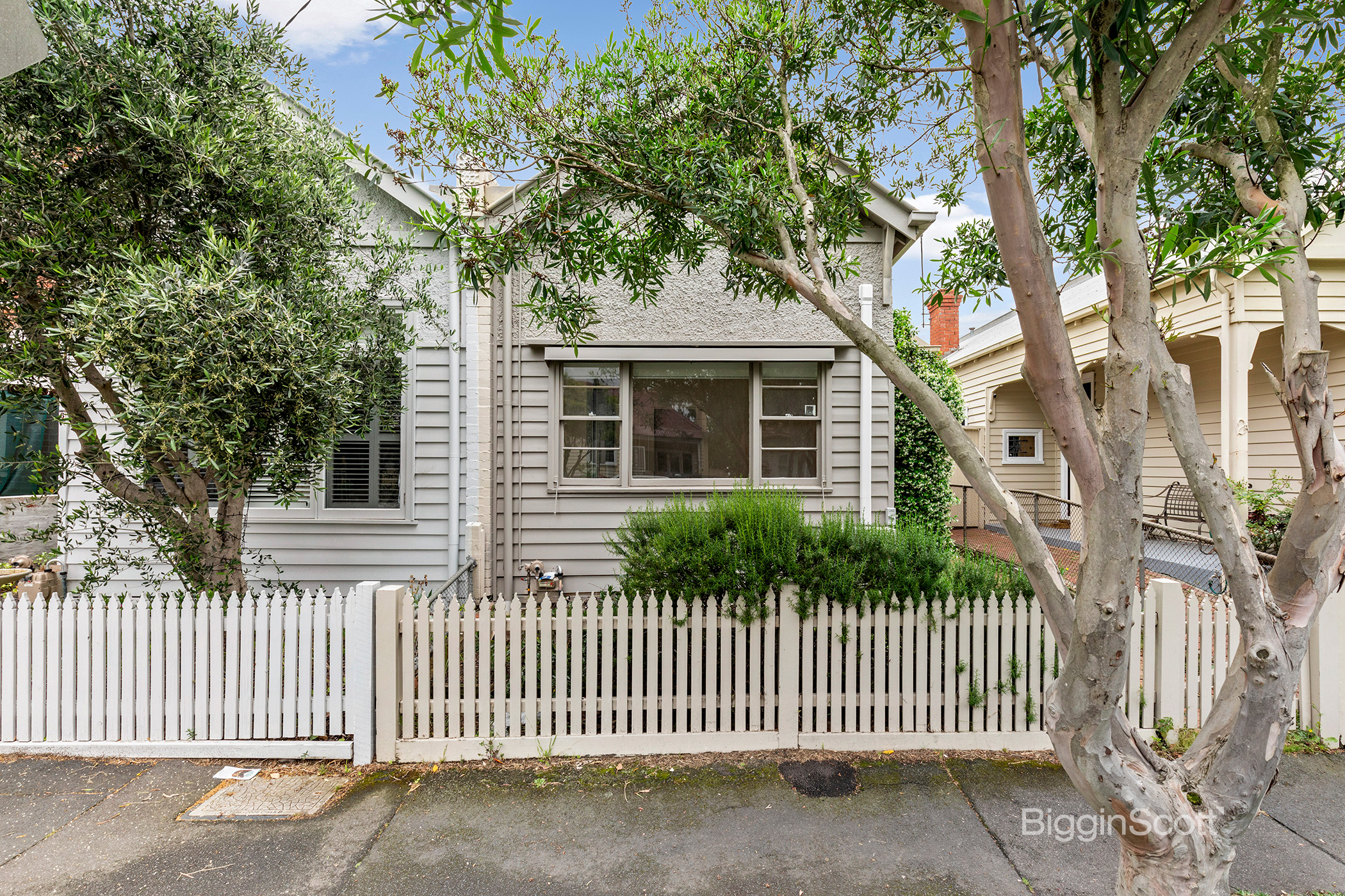 NEWLY RENOVATED TWO BEDROOM HOUSE IN IDEAL RICHMOND POCKET! - BigginScott