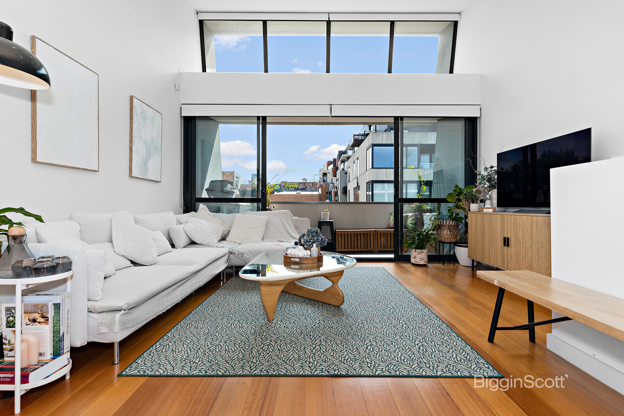 MODERN & STYLISH 3-BEDROOMS, 2.5 BATHS TOWNHOUSE IN FITZROY NORTH PREMIUM LOCATION - BigginScott