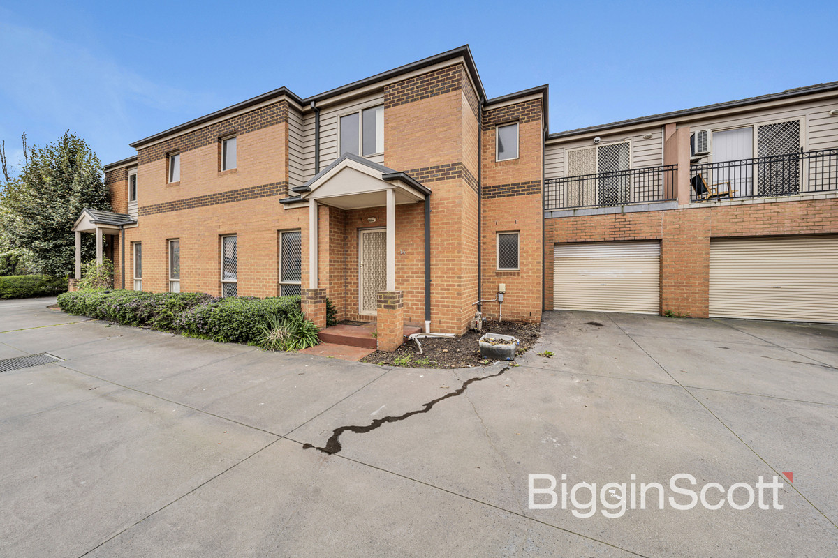 Elegant and Easy Living in Great Location - BigginScott