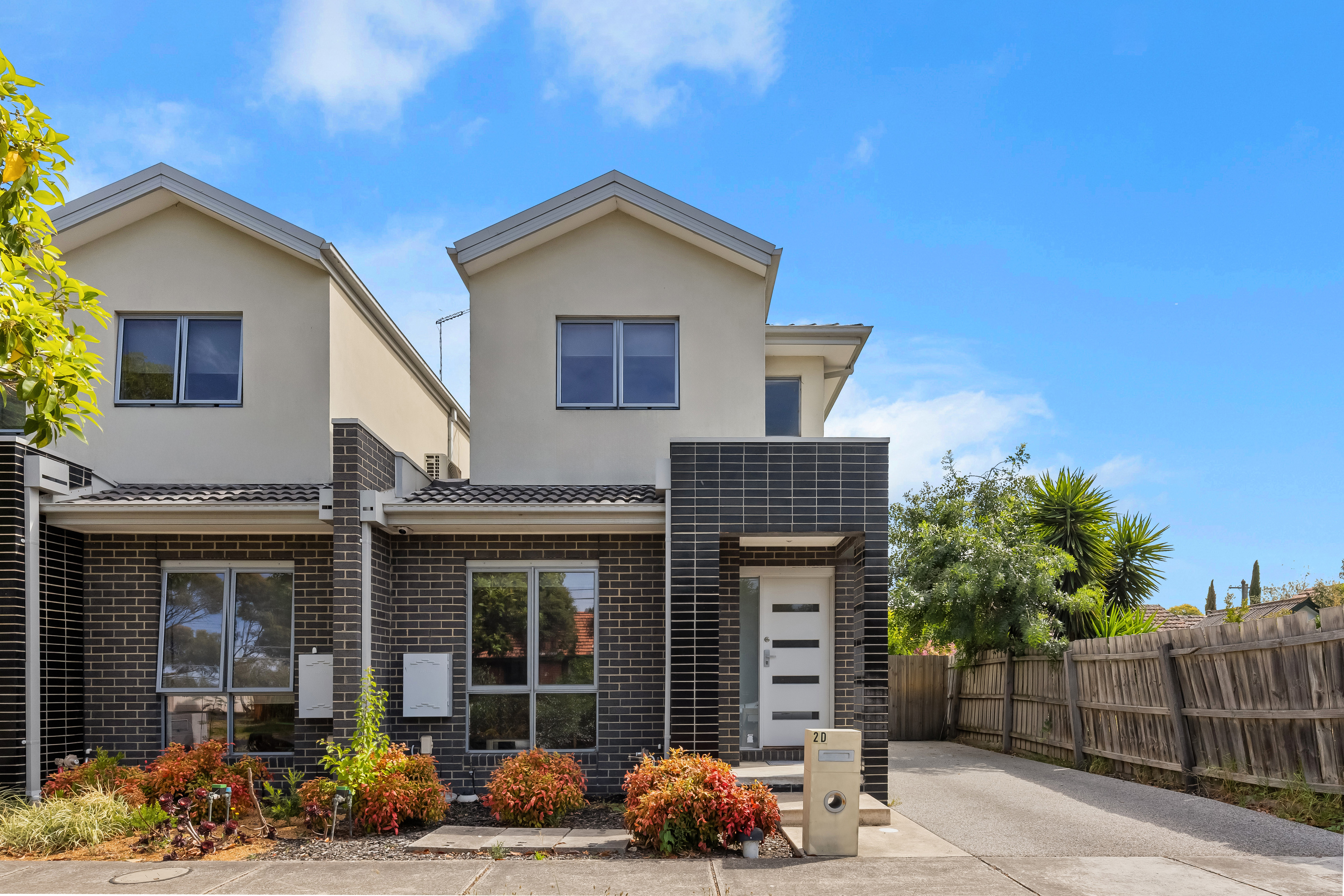 Contemporary Living Made Simple - BigginScott