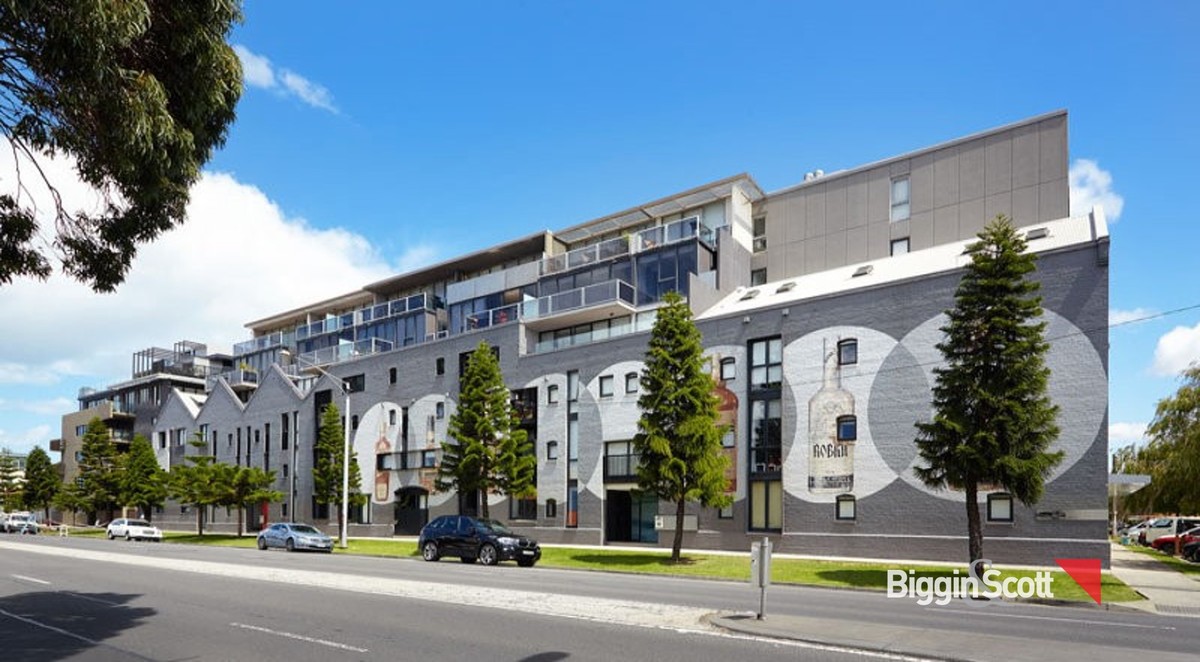 Truly unique bayside 3BR + Study at the 'id' !!! - BigginScott