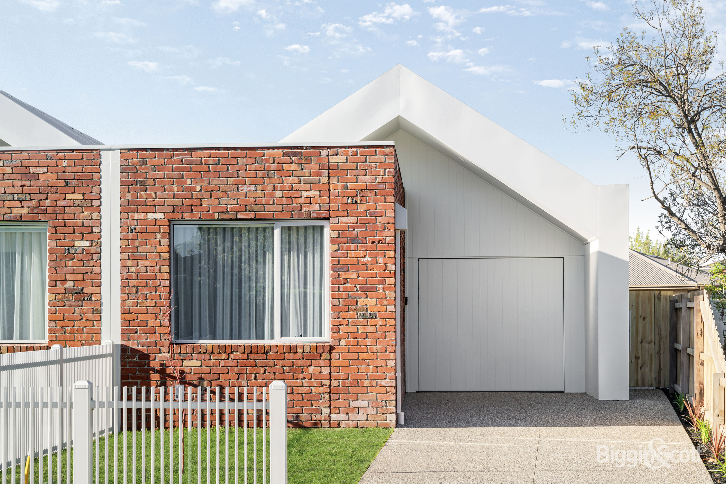 Brand-New Single Storey Home - Huge Proportions and Luxurious Finishes ...