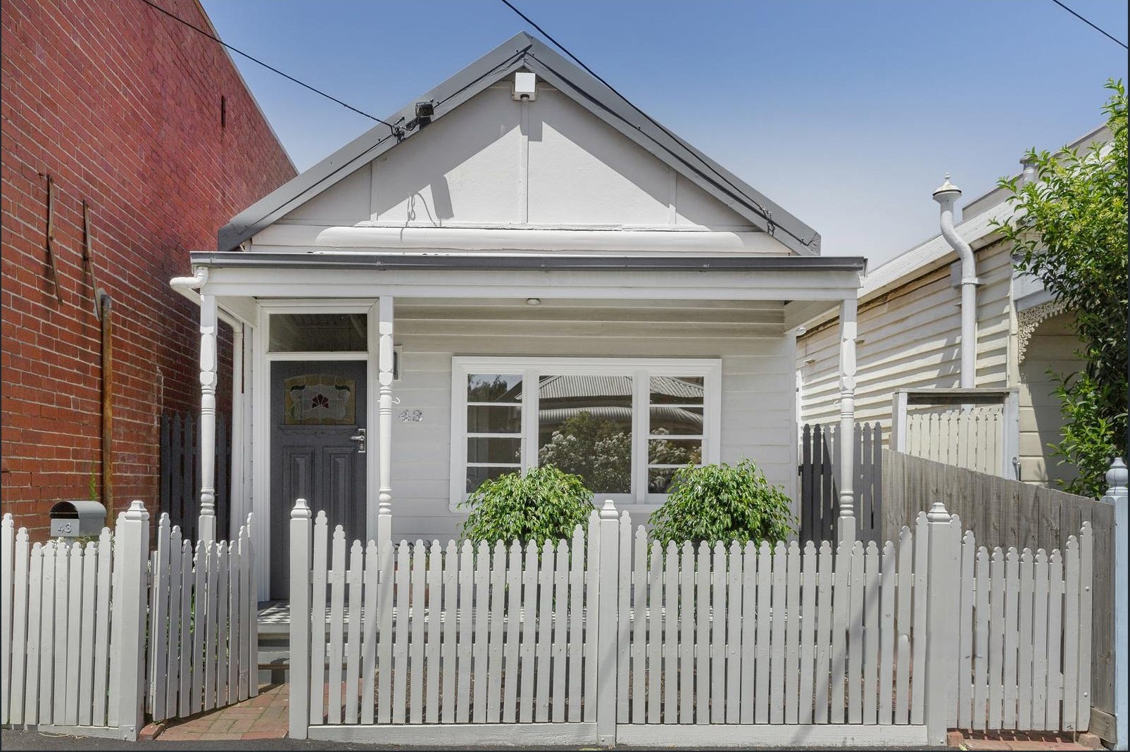 FULLY FURNISHED - Functional Layout with Modern Finishes in a Great Location - BigginScott