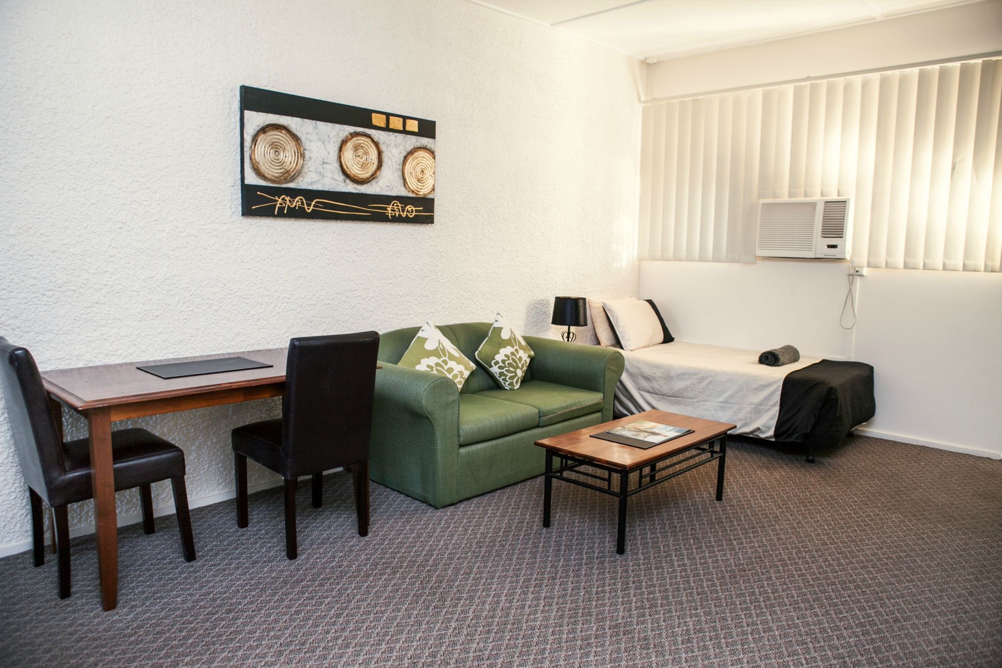 Mount Isa's Favourite Motel - City and Country