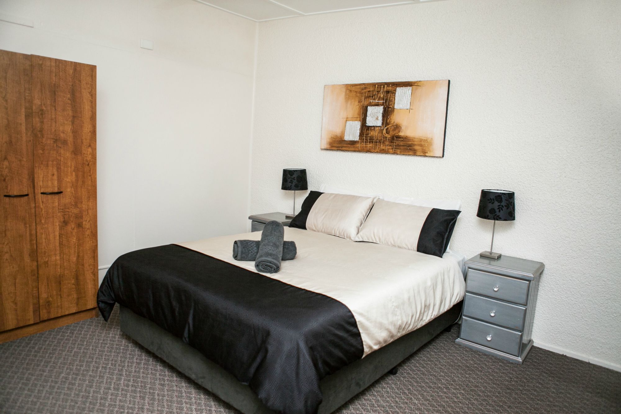 Mount Isa's Favourite Motel - City and Country