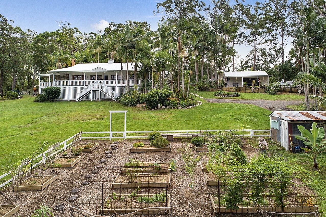 David Berns Real Estate - FAIRYTALE QUEENSLANDER WITH DUAL LIVING