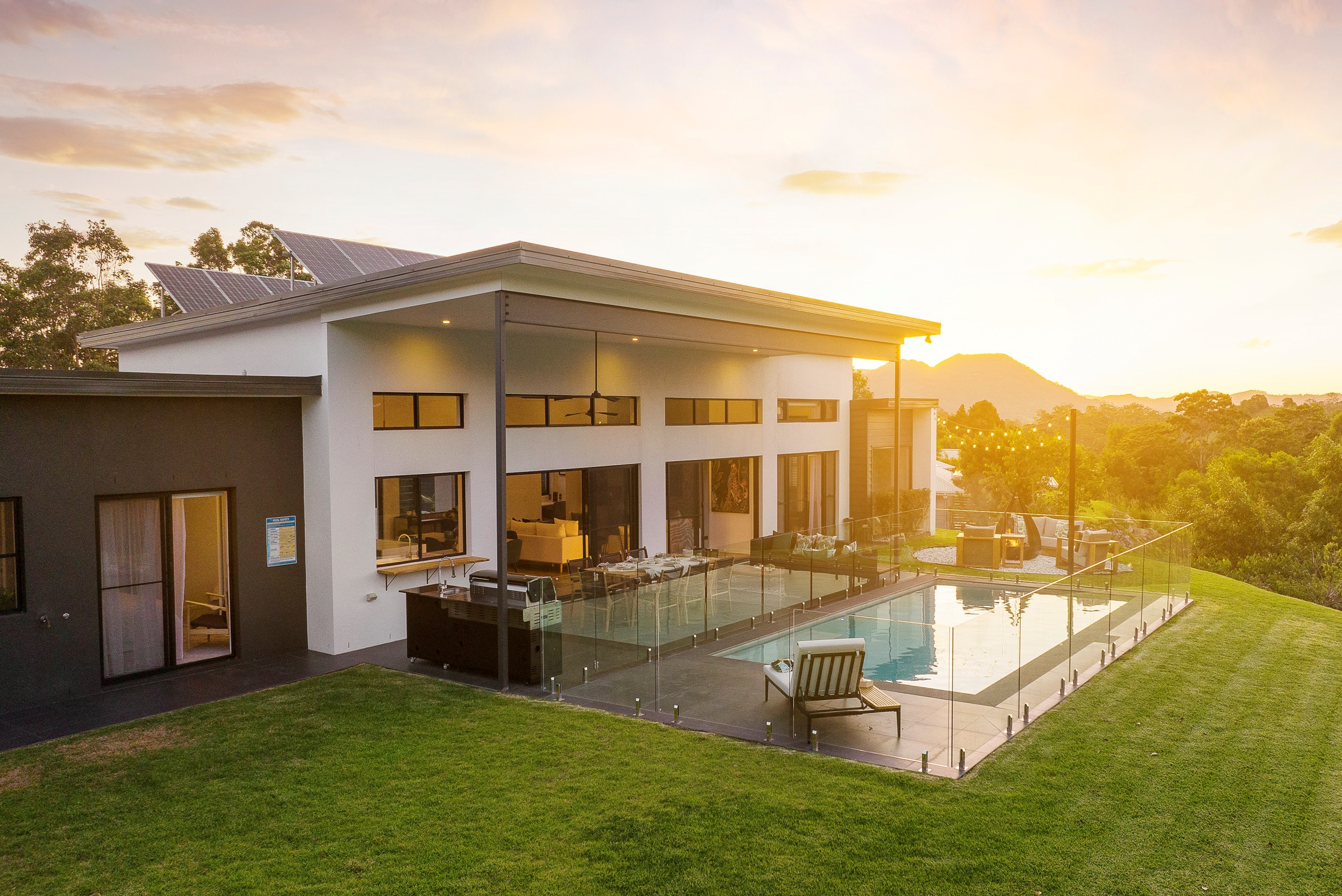 Stunning state-of-the-art Eumundi home with commanding mountain views ...