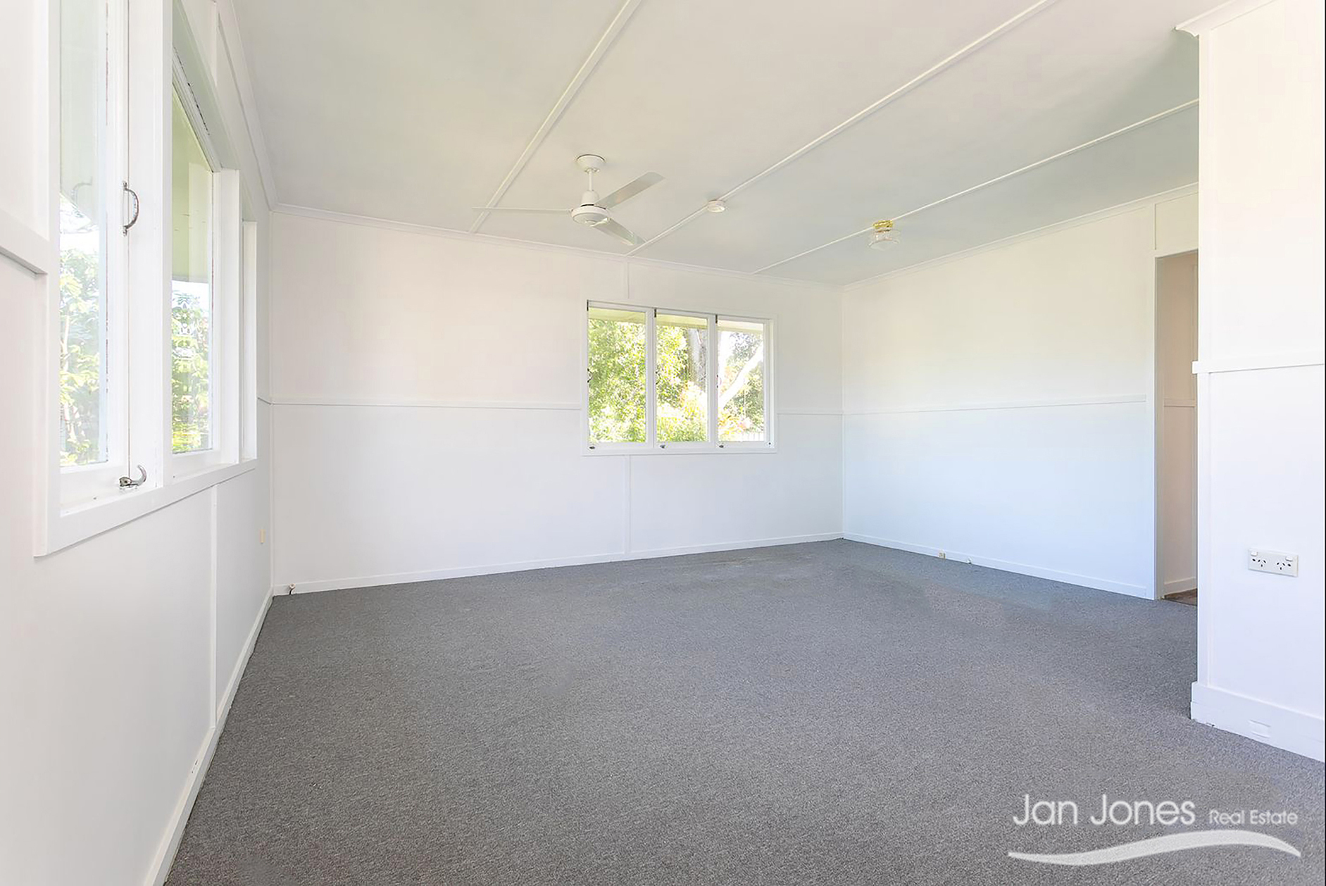 Jan Jones Real Estate - PRIME REDCLIFFE HOUSE AND LARGE BLOCK