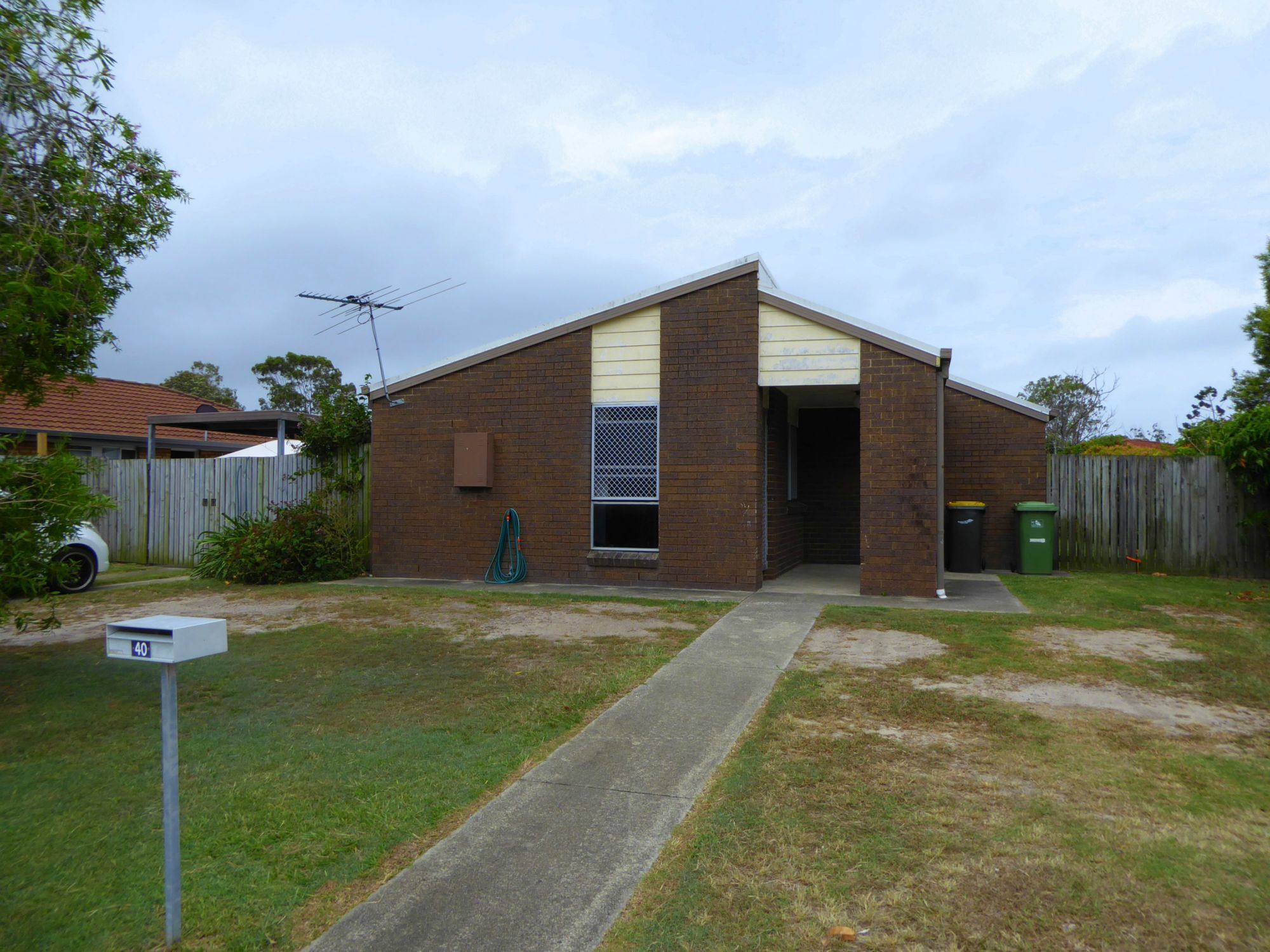 Jan Jones Real Estate - CLOSE TO ROTHWELL TRAIN STATION