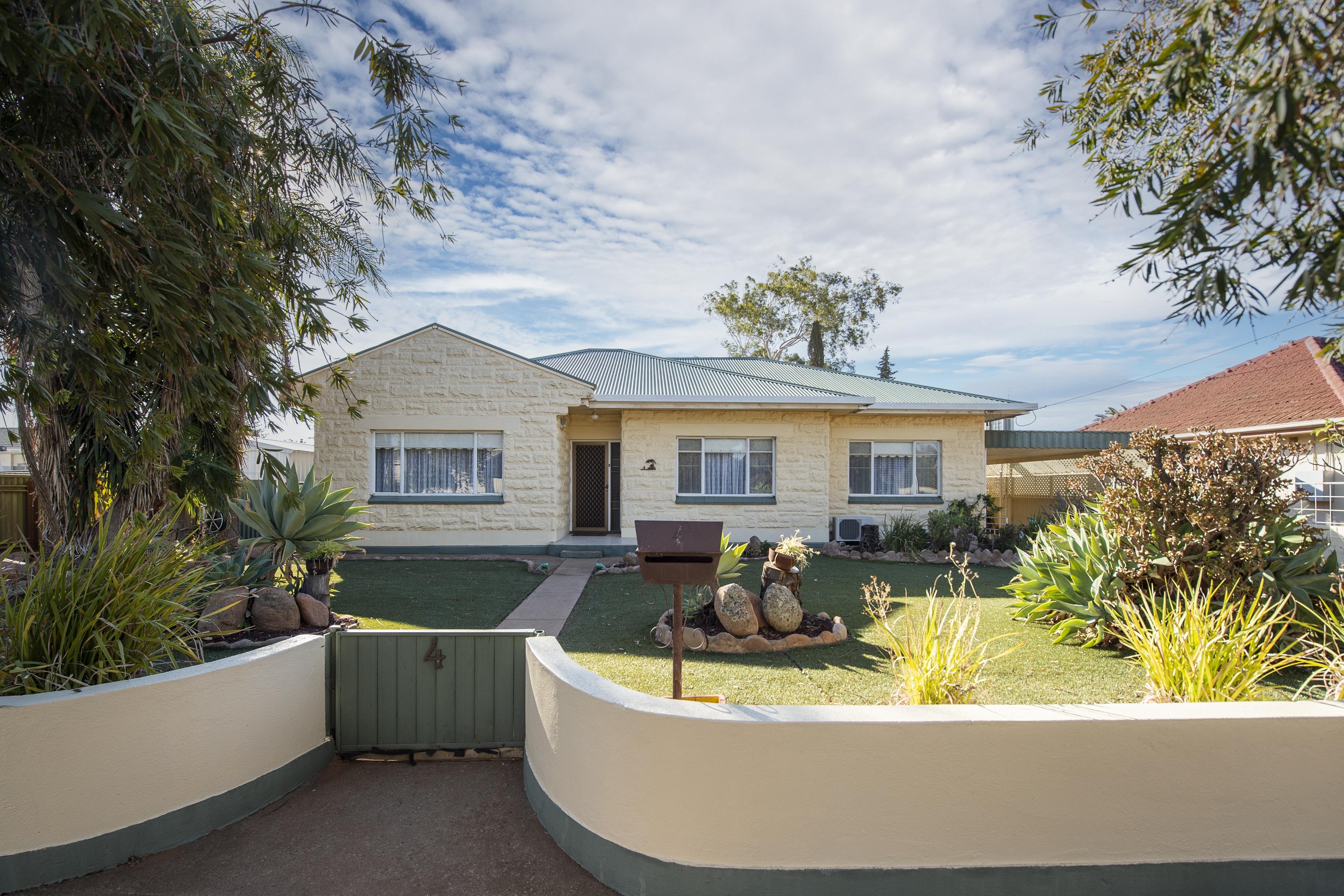 Charming Mount Gambier Stone fronted Home - Lavis Real Estate