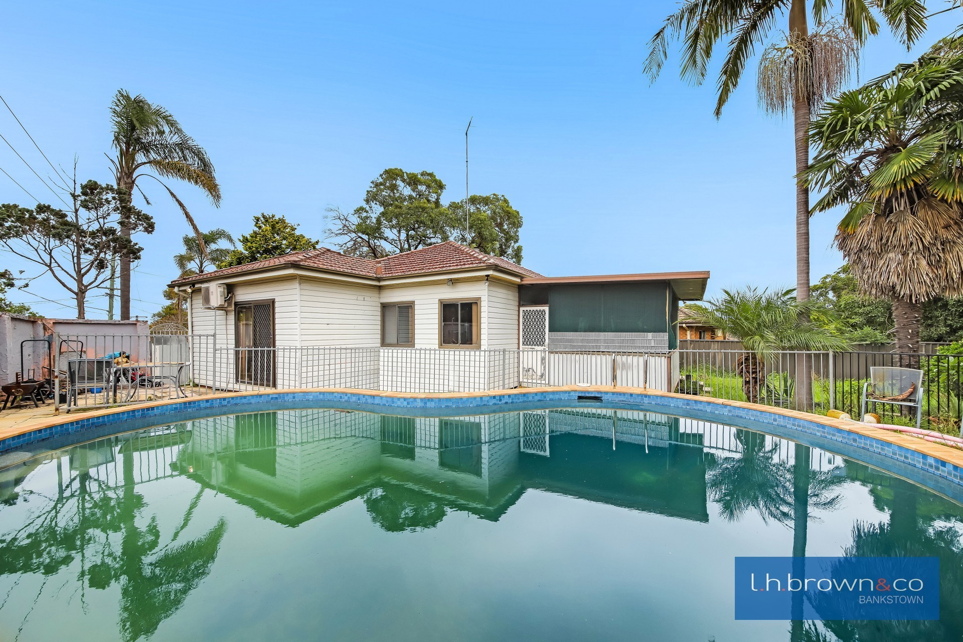 Corner block with duplex potential ! - LH Brown & Co