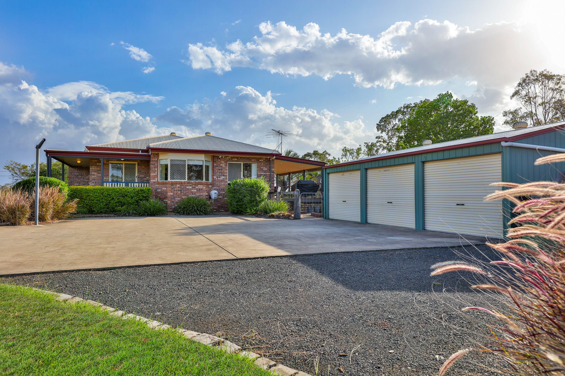 Stunning Acreage Residence - 89 Winland Dr, Deebing Heights QLD 4306