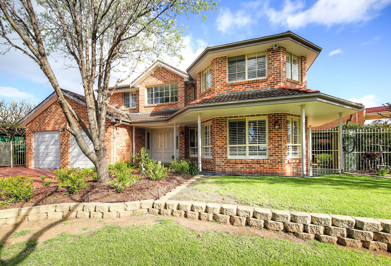 STUNNING EXECUTIVE HOME & SEPARATE GRANNY FLAT - Reside Real Estate