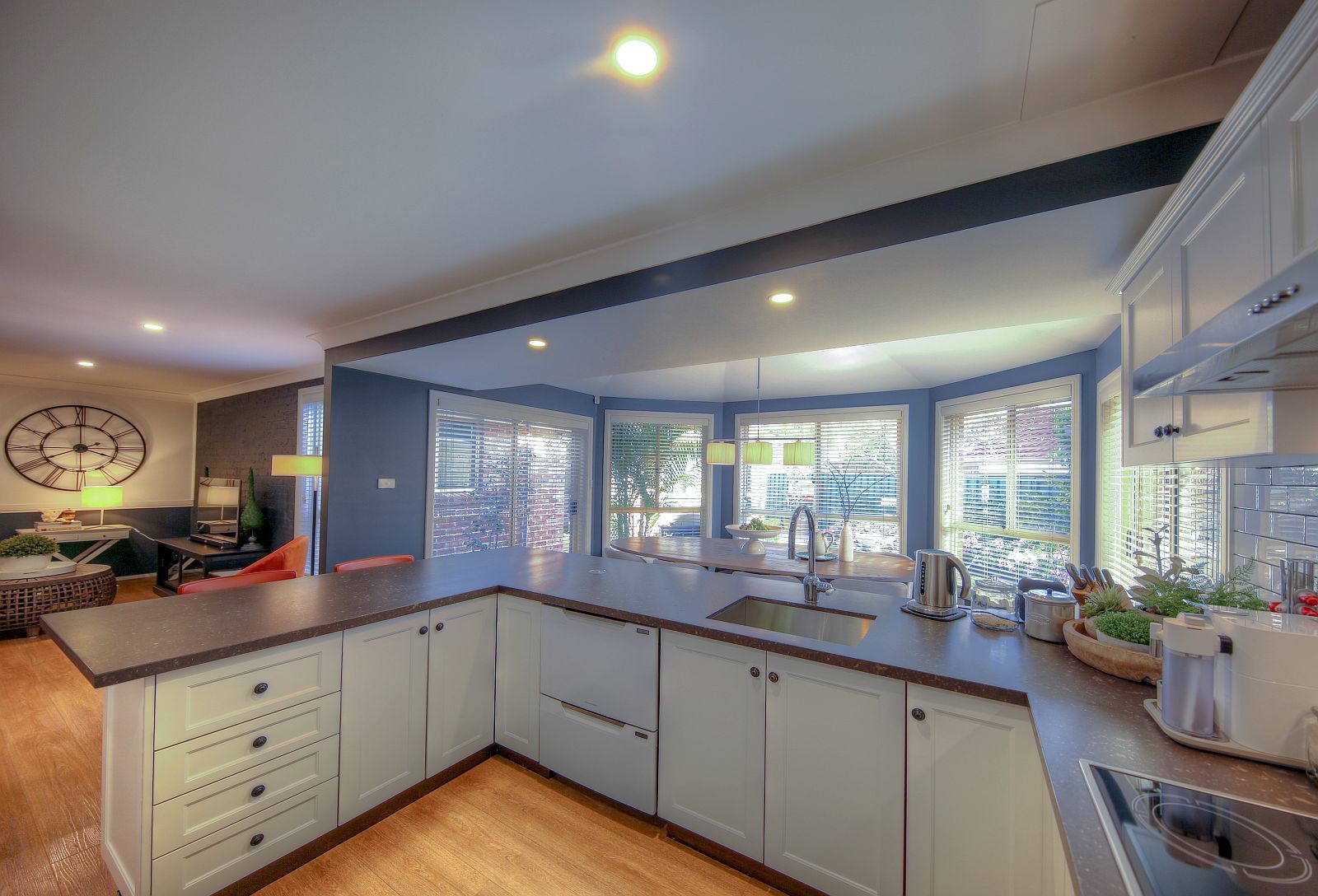 STUNNING EXECUTIVE HOME & SEPARATE GRANNY FLAT - Reside Real Estate