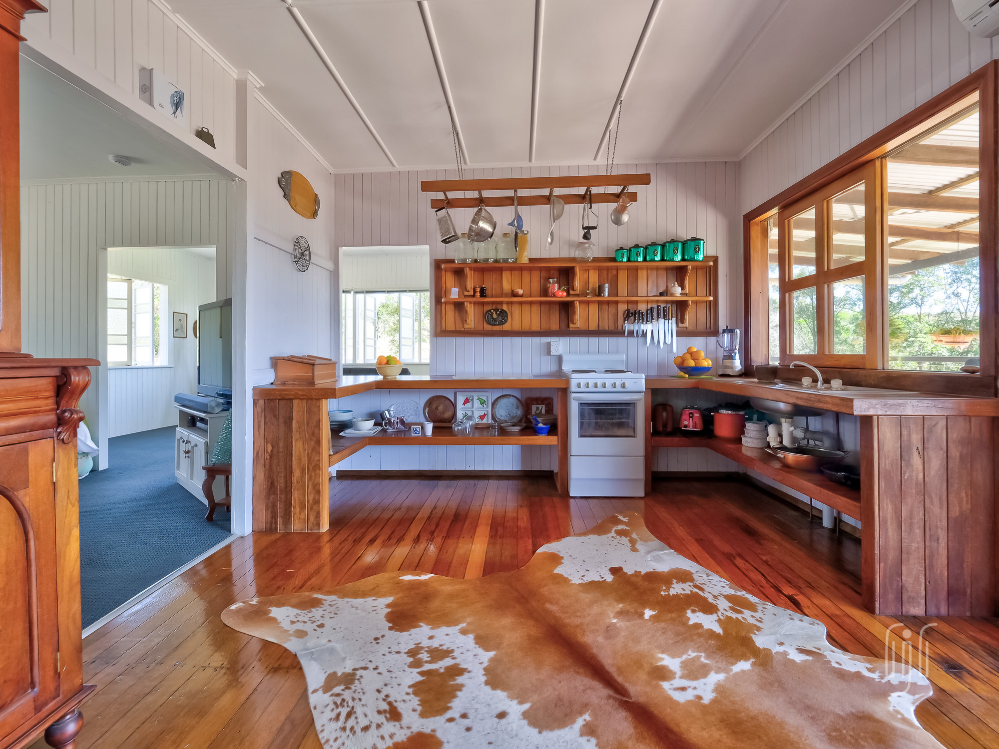 Ron Jeffery Realty - OUTBUILDING WITH COUNCIL APPROVED BATHROOM