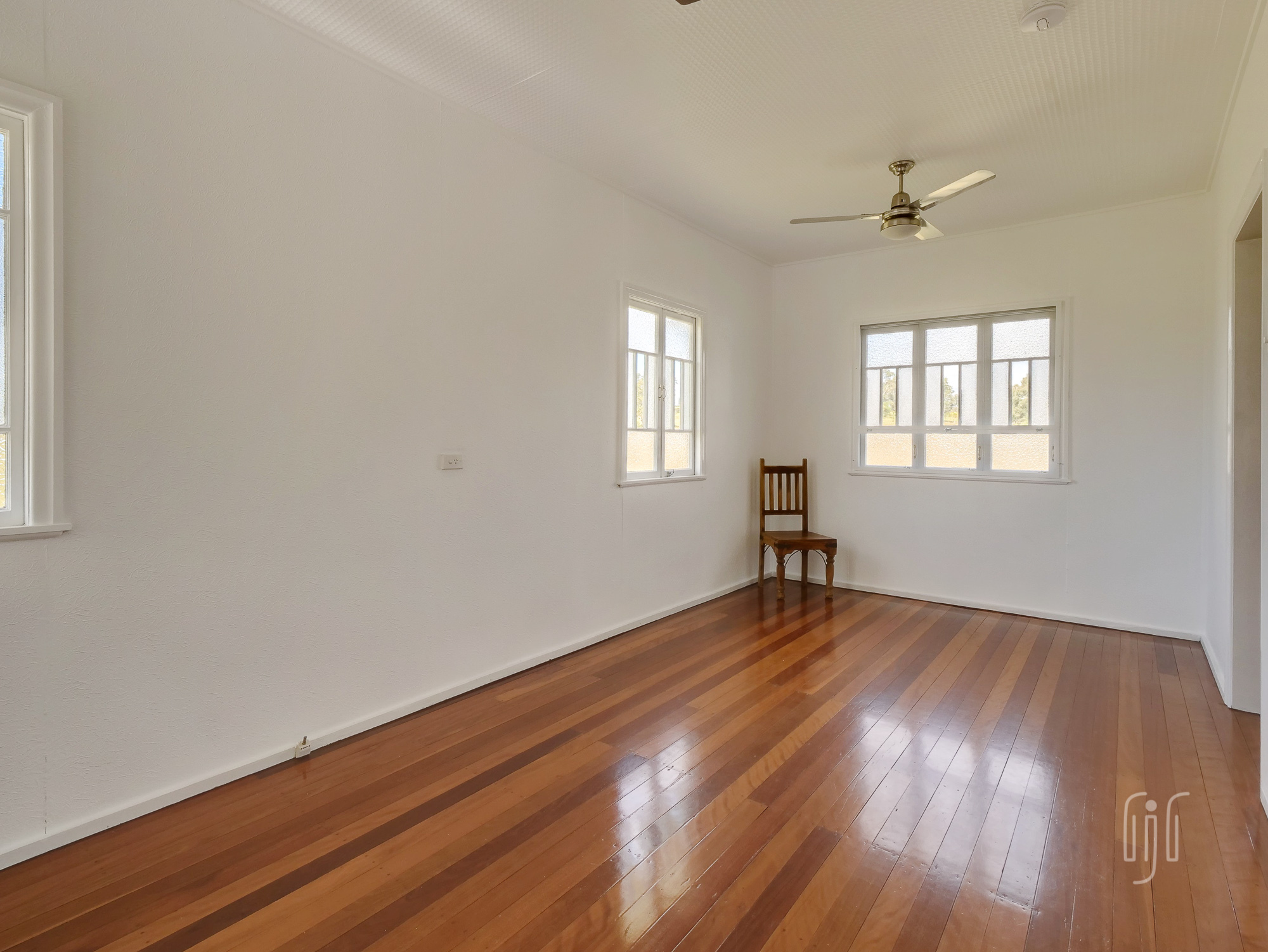 Ron Jeffery Realty - A QUEENSLAND COTTAGE ... WHAT A CUTIE!