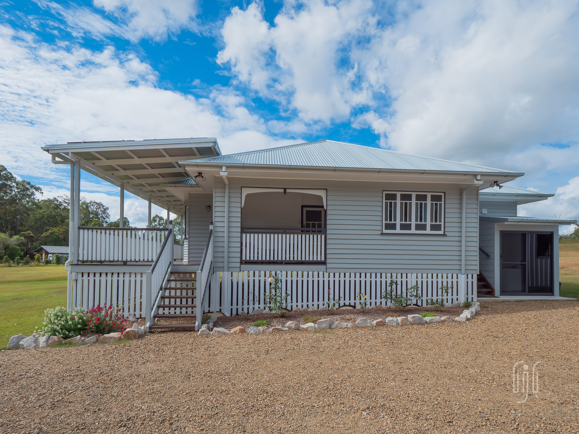 Ron Jeffery Realty - A QUEENSLAND COTTAGE ... WHAT A CUTIE!