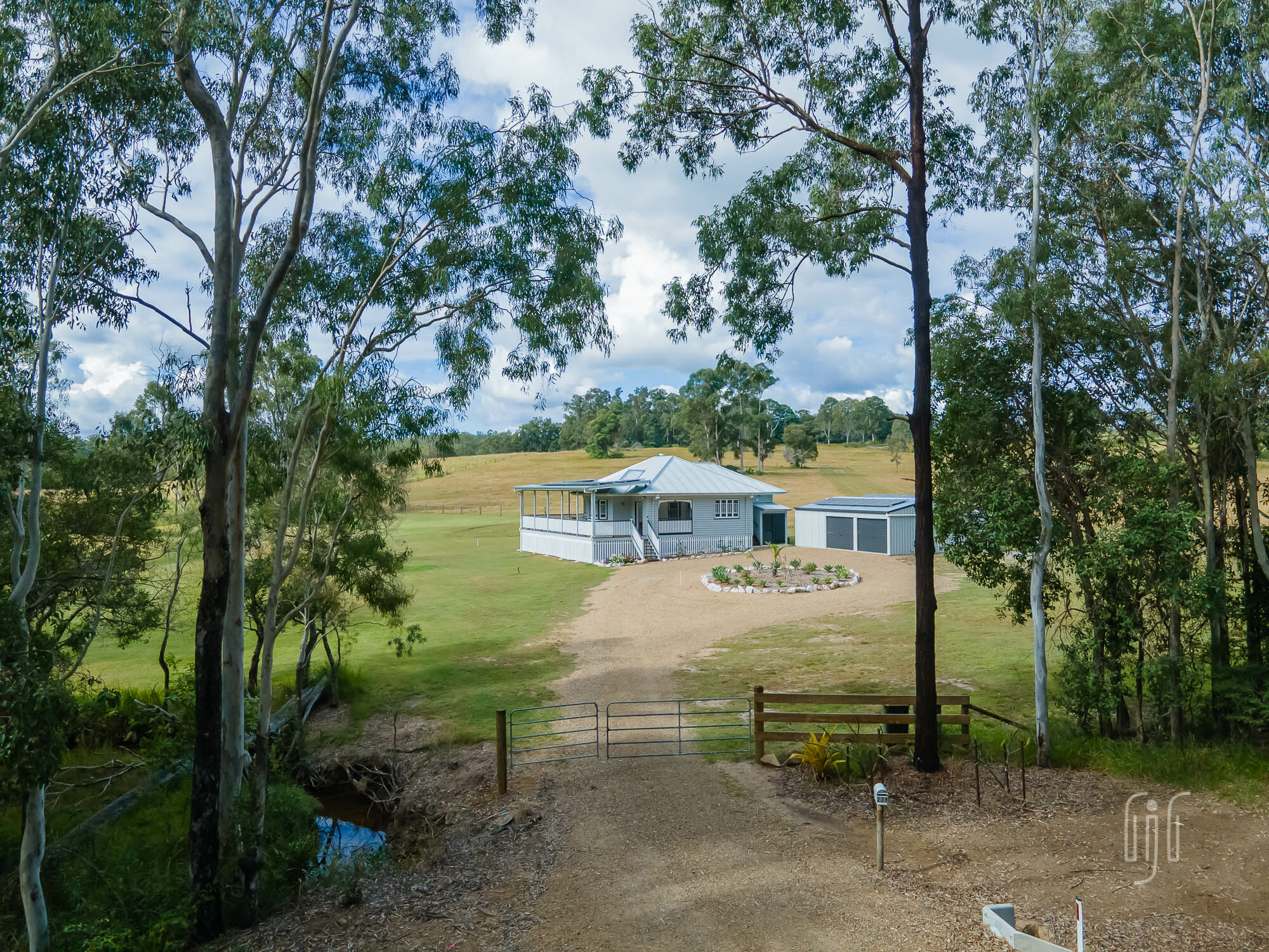 Ron Jeffery Realty - A QUEENSLAND COTTAGE ... WHAT A CUTIE!