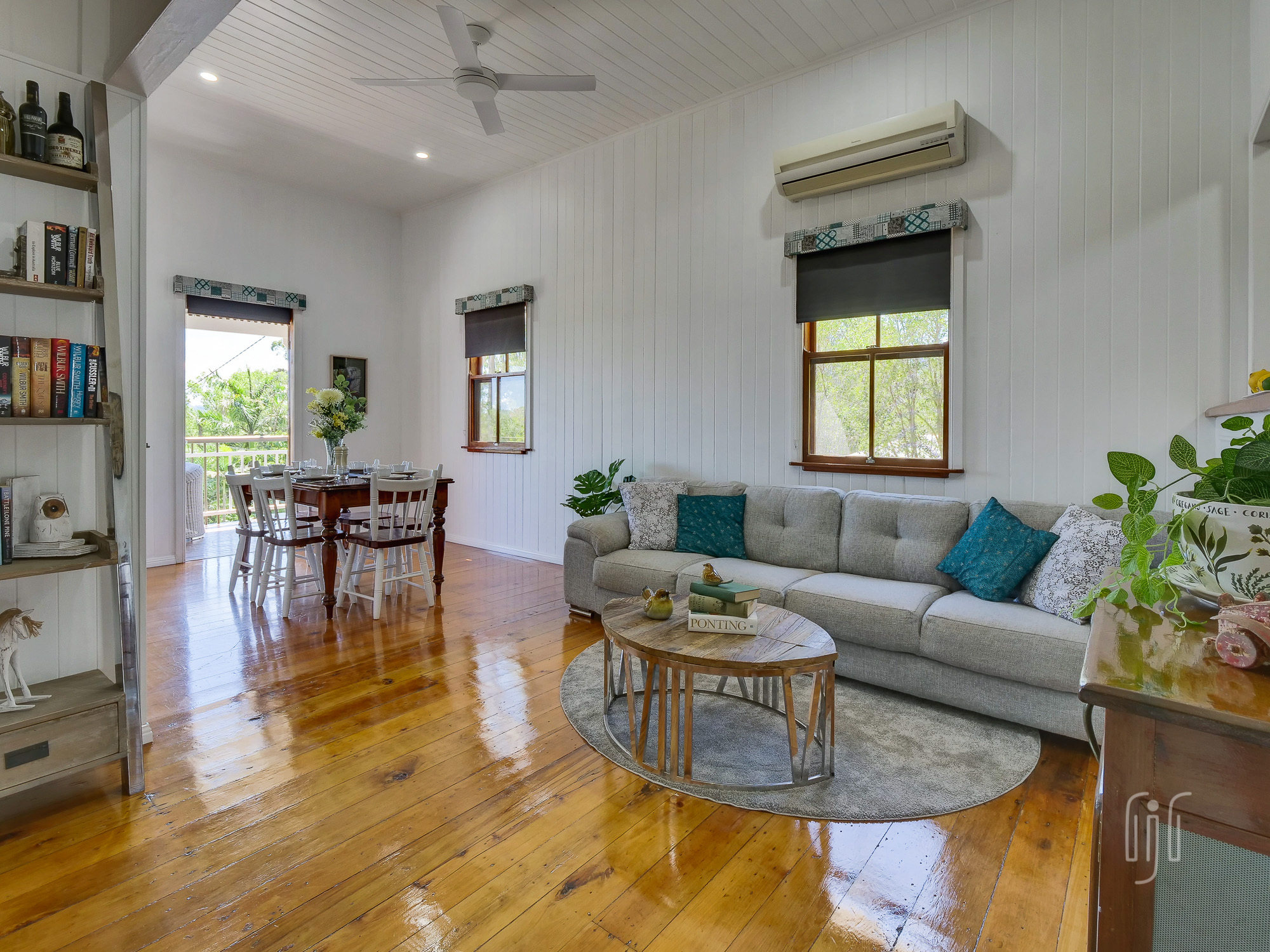Ron Jeffery Realty - PERFECTION!