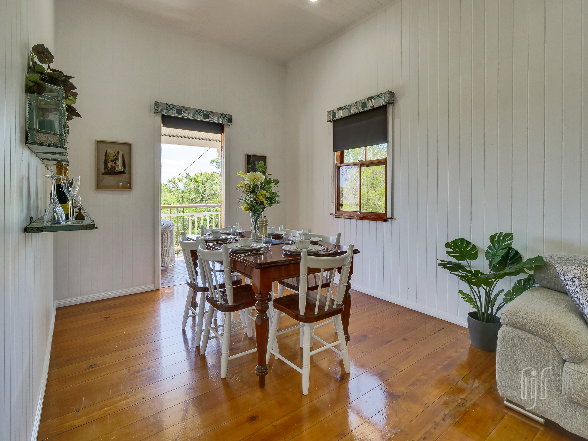 Ron Jeffery Realty - PERFECTION!