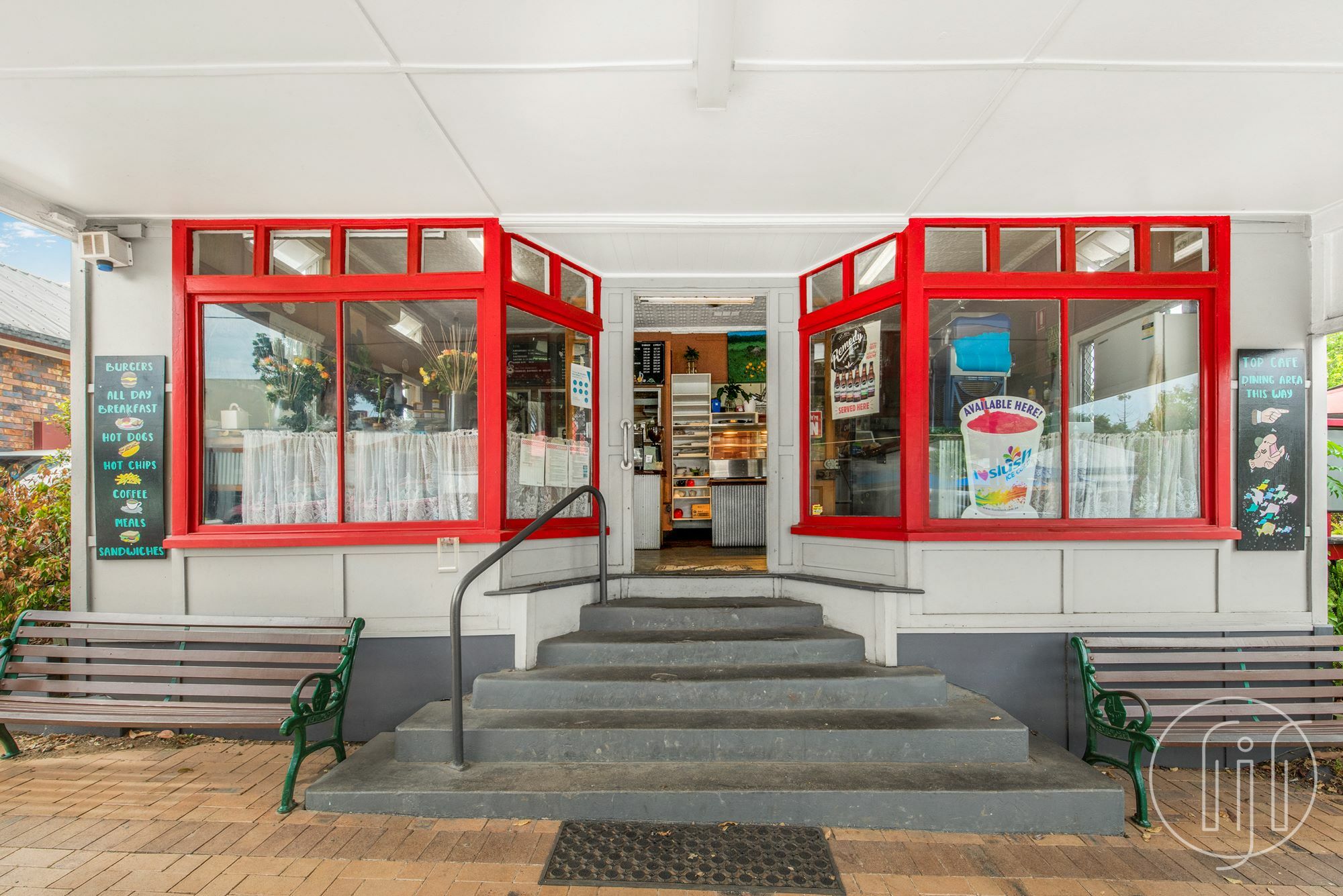 Ron Jeffery Realty - TOP CAFÉ – KENILWORTH QLD