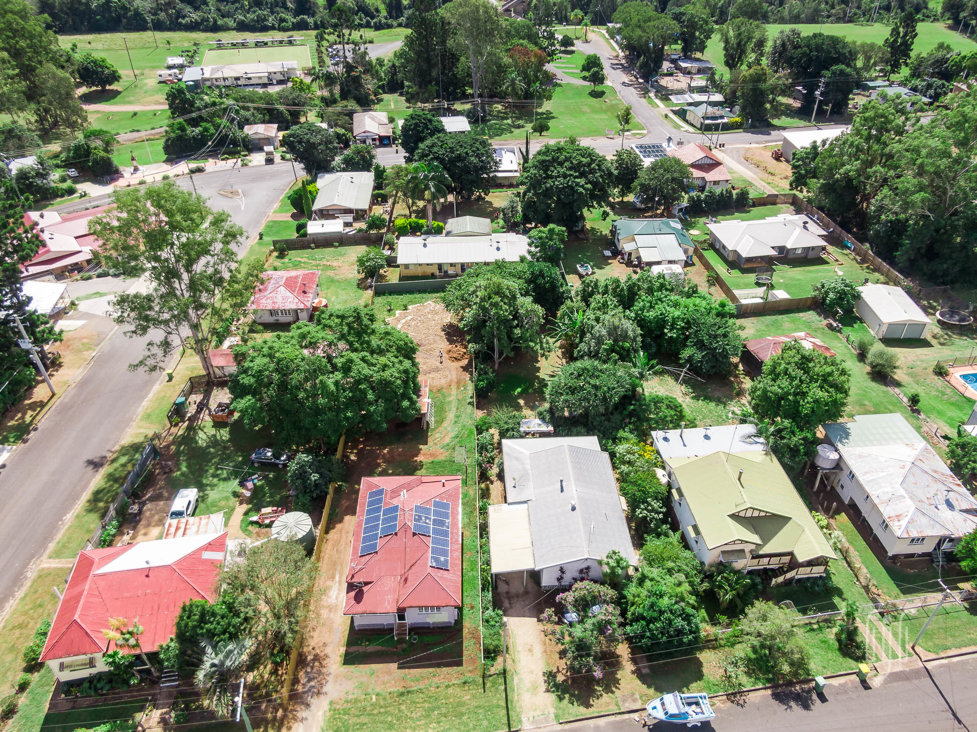 Ron Jeffery Realty - IN KANDANGA'S FAVOURITE STREET!