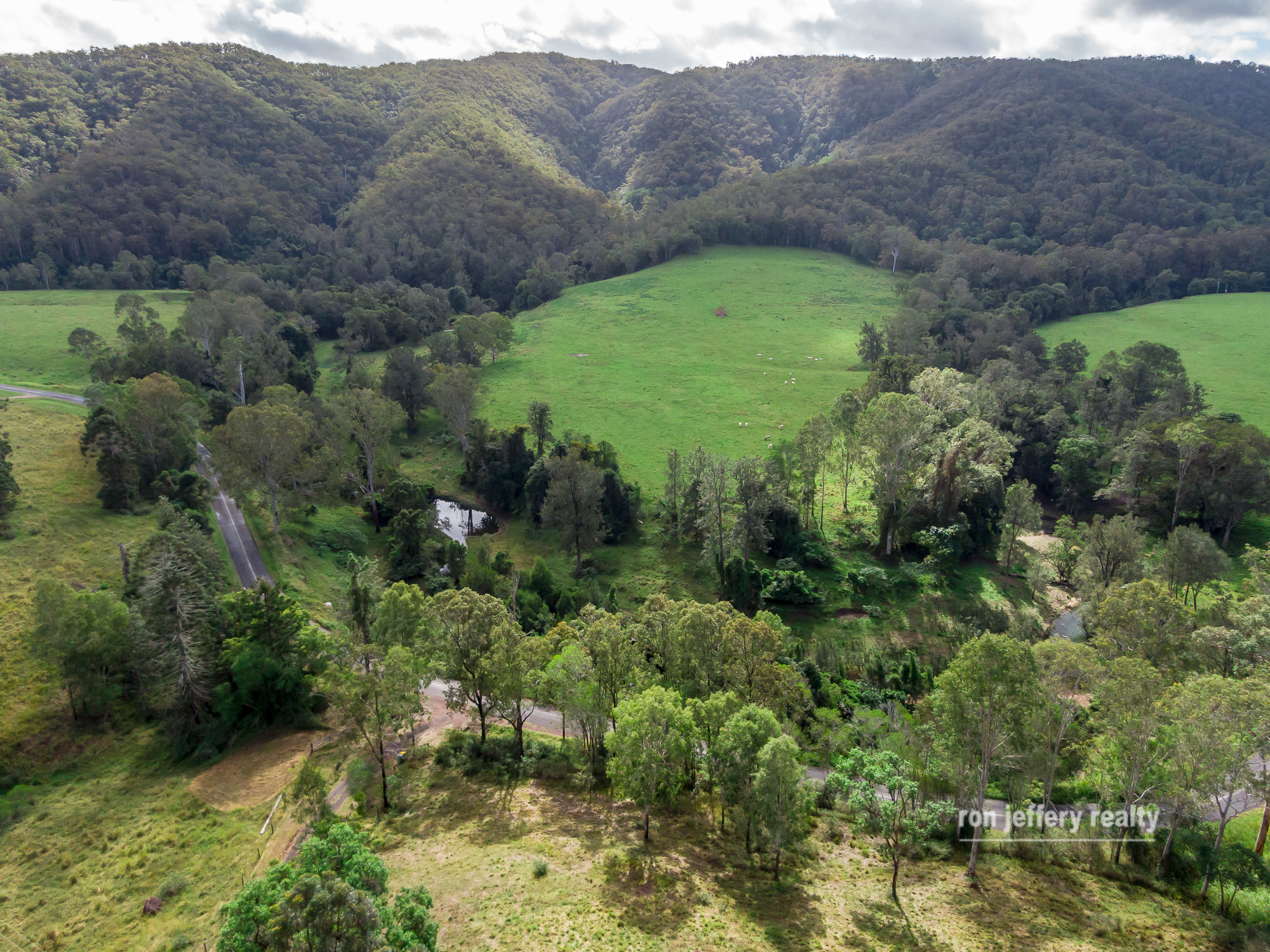 Ron Jeffery Realty - KANDANGA FARMHOUSE ON 300 ACRES!