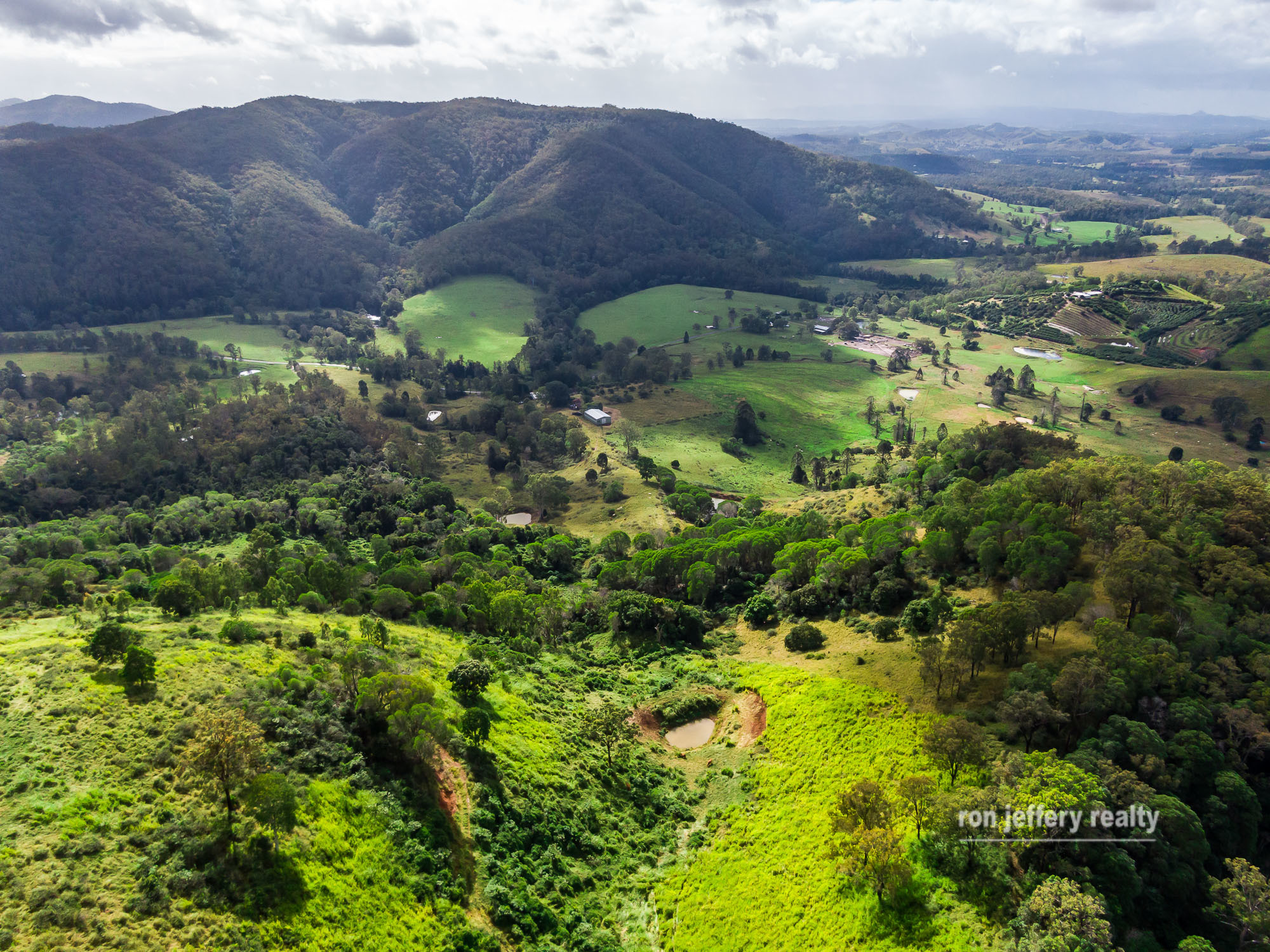 Ron Jeffery Realty - KANDANGA FARMHOUSE ON 300 ACRES!