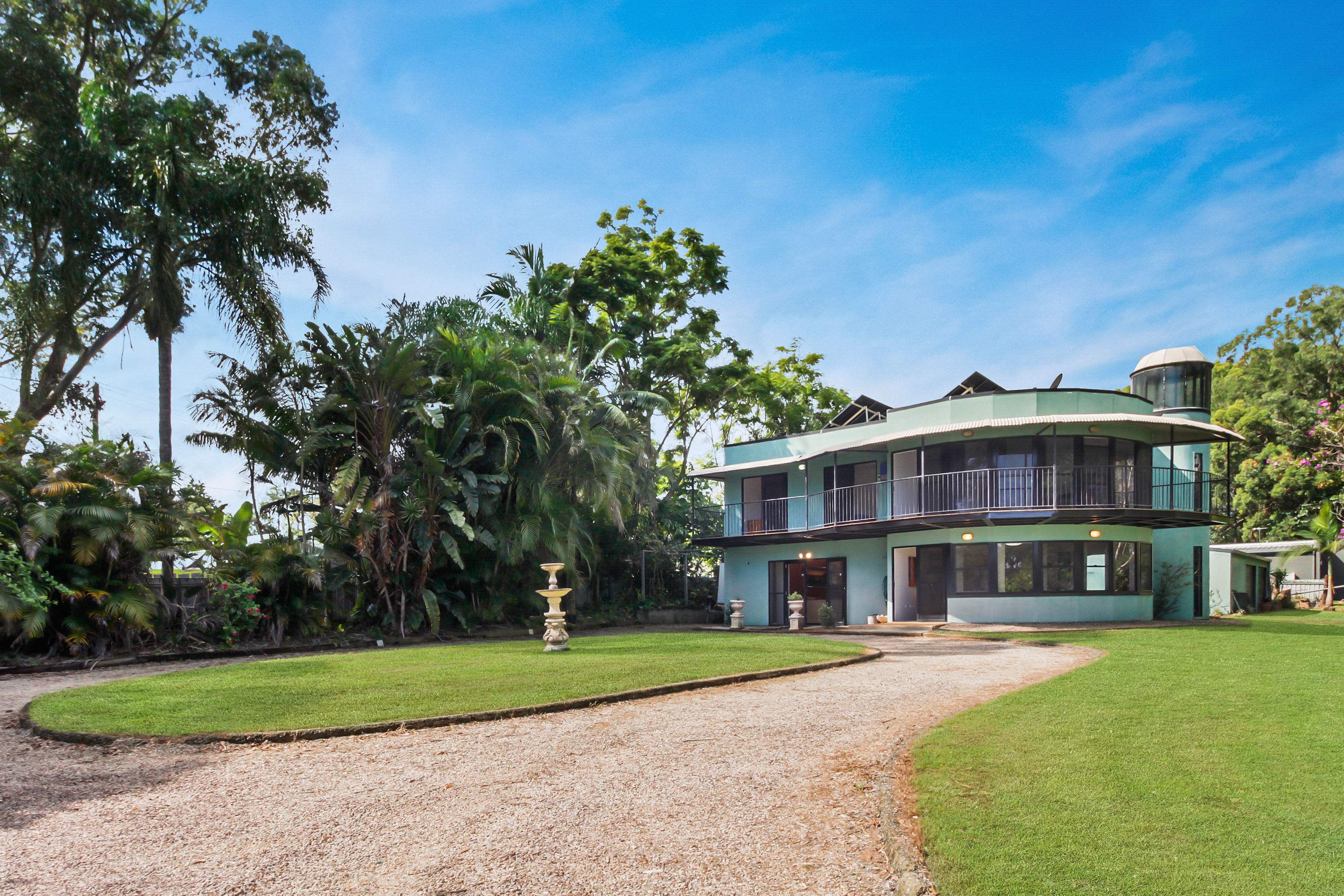 Russell Island Real Estate - DREAMS COME TRUE - YOUR VERY OWN LIGHTHOUSE!