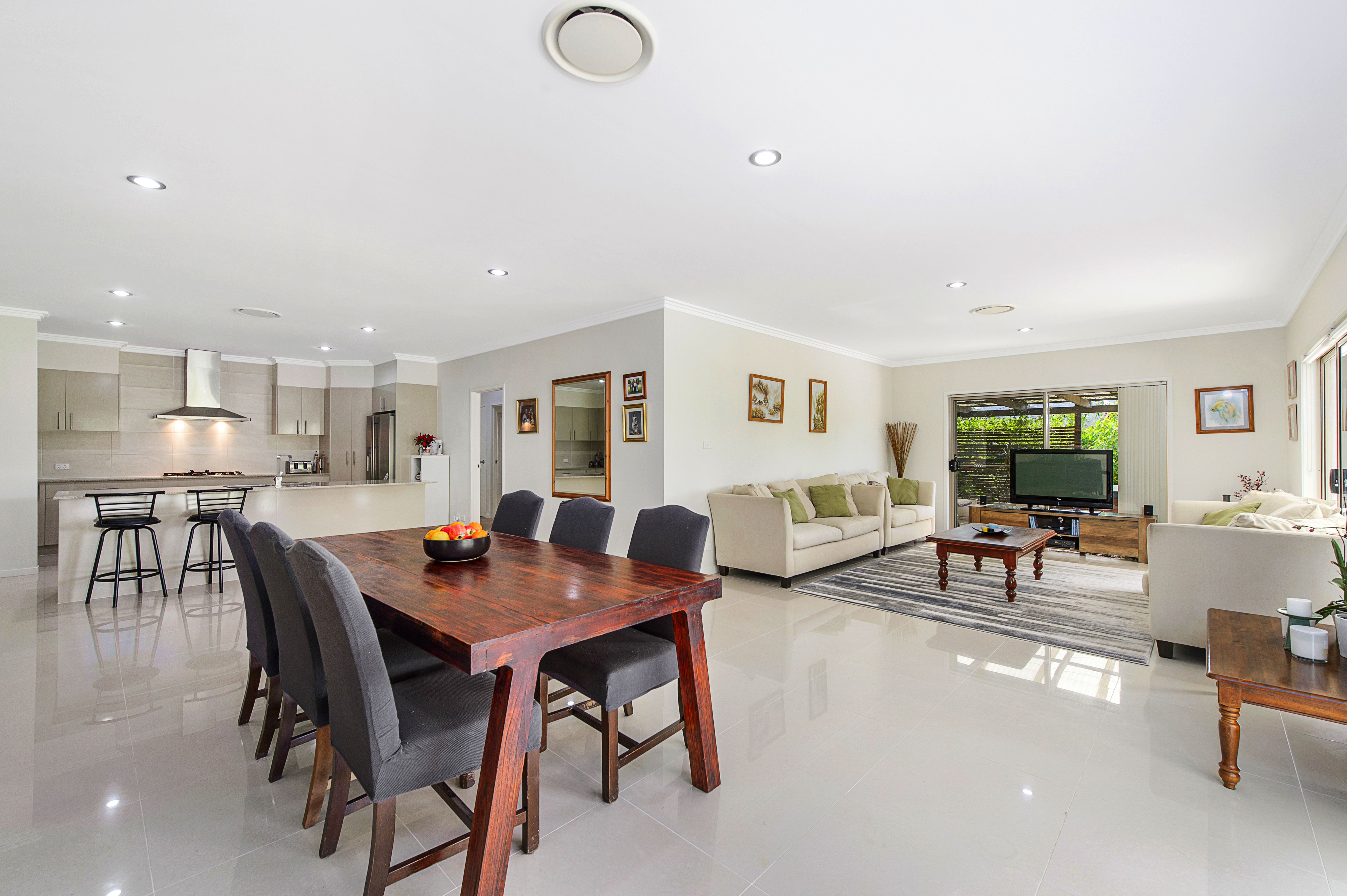 Slater & Slater Real Estate - Expansive five bedroom plus study home on ...