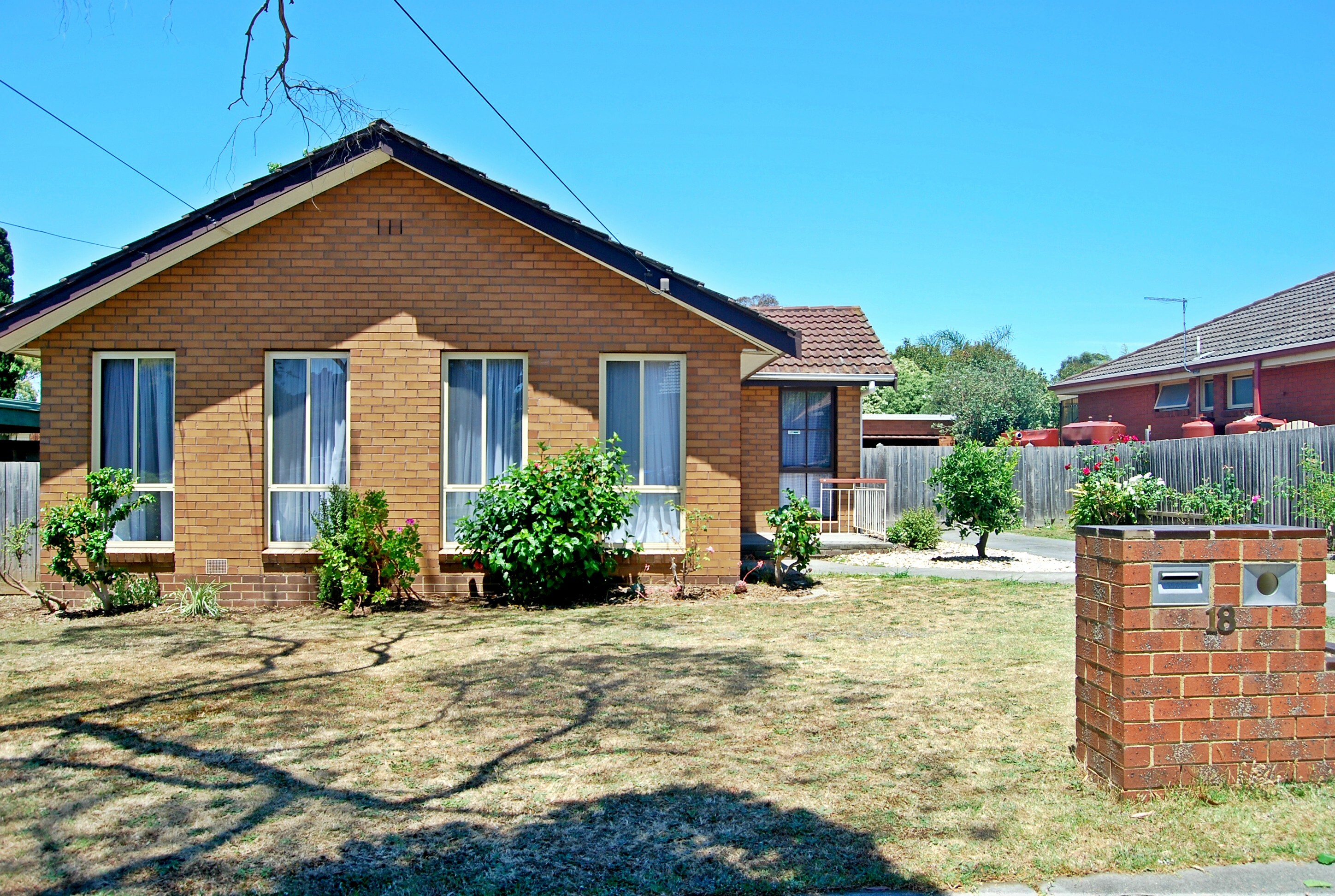 Thomas Lee Real Estate - Walk to Highvale Primary & Secondary Schools