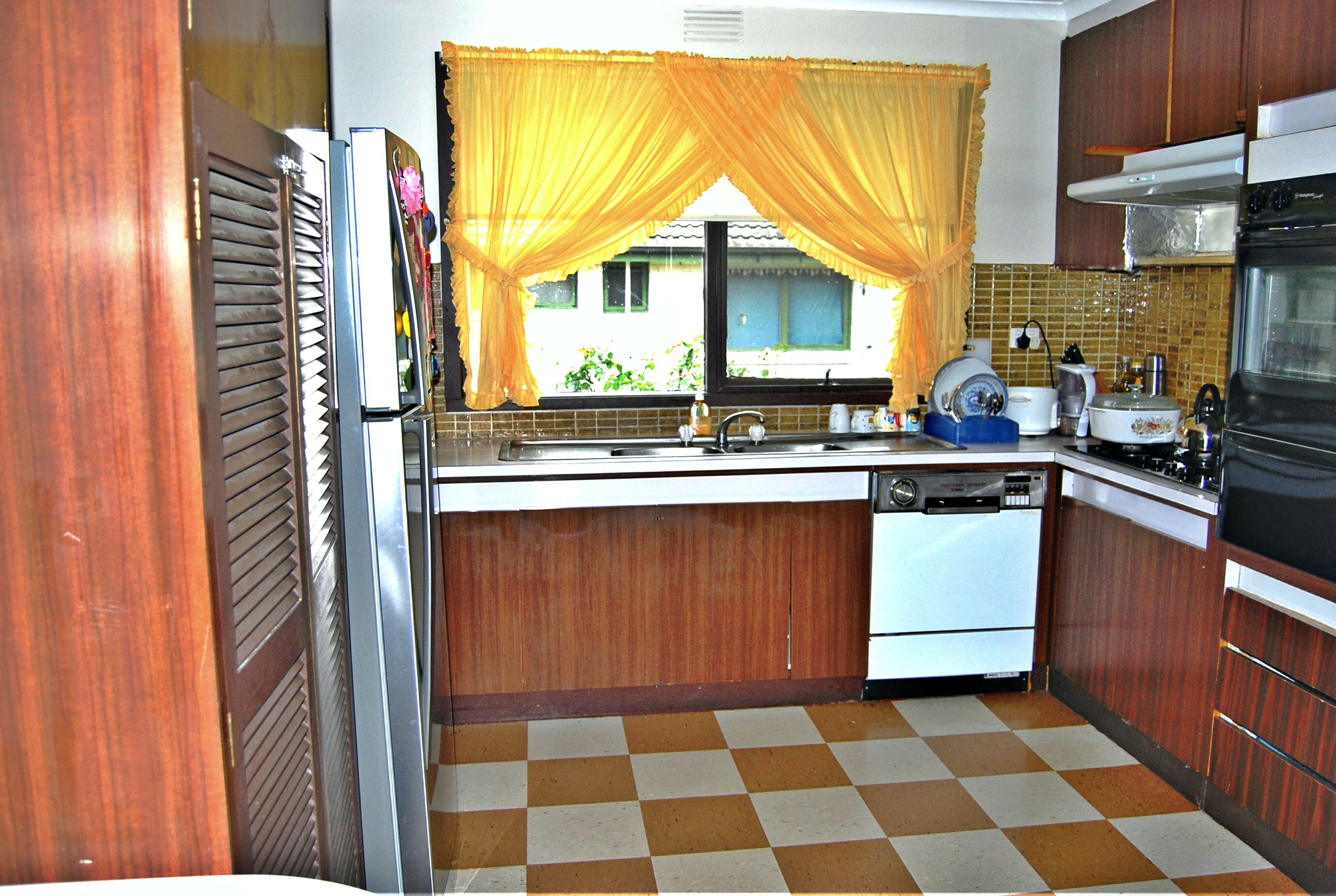 Thomas Lee Real Estate - Walk to Highvale Primary & Secondary Schools