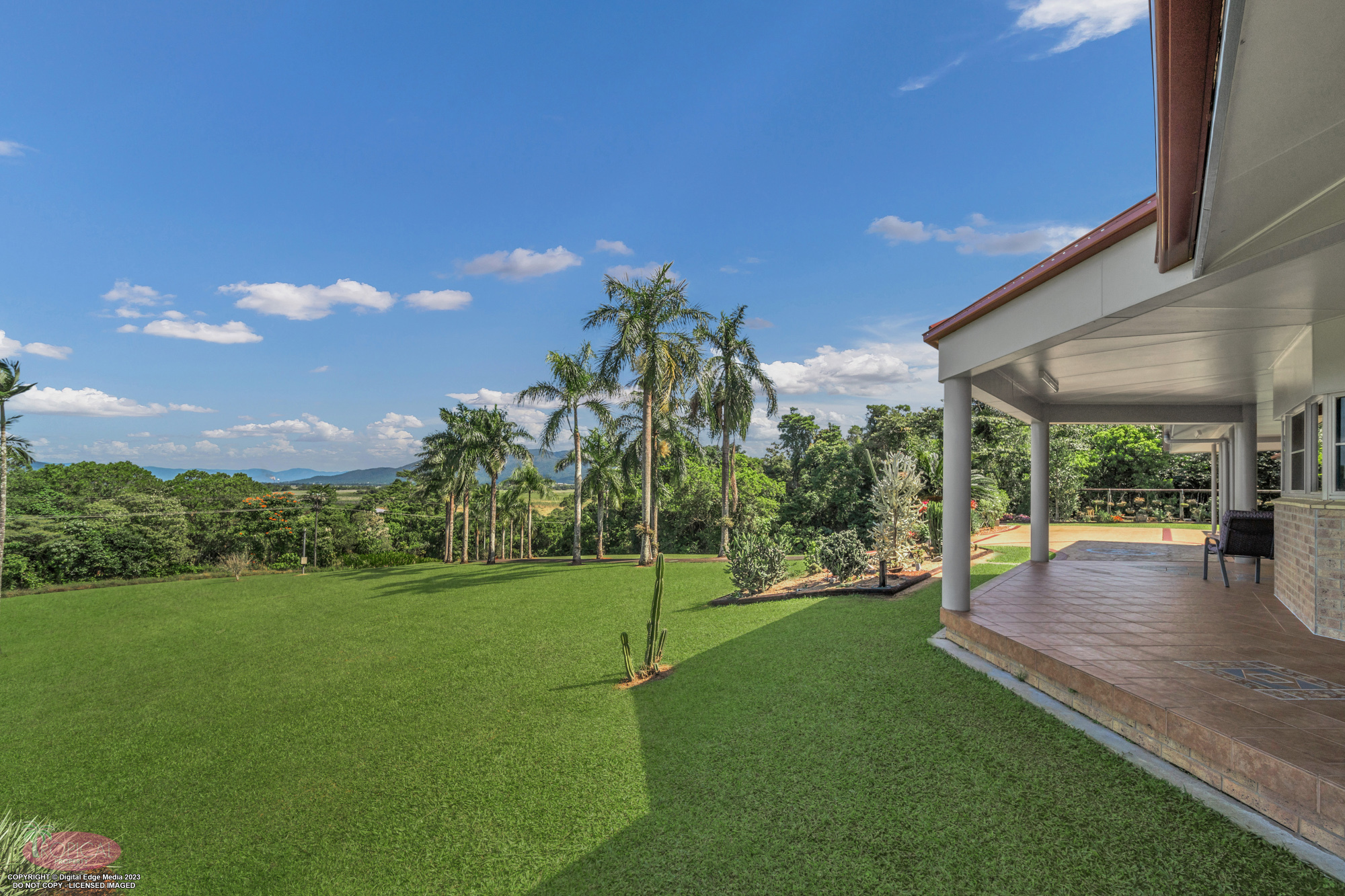 Sprawling Ken Fox Home with 2 Sheds on 10 Acres!