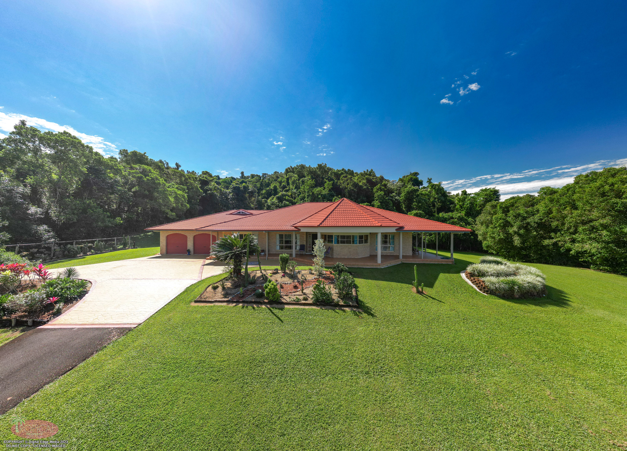 Sprawling Ken Fox Home with 2 Sheds on 10 Acres!