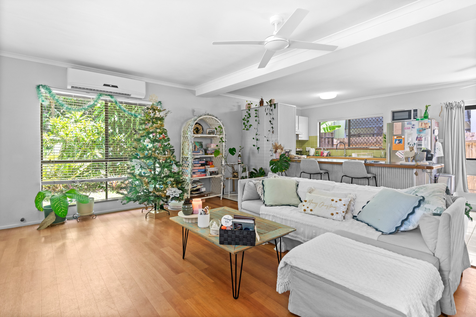 End Townhouse backing onto Rainforest in a small complex - Twomey ...