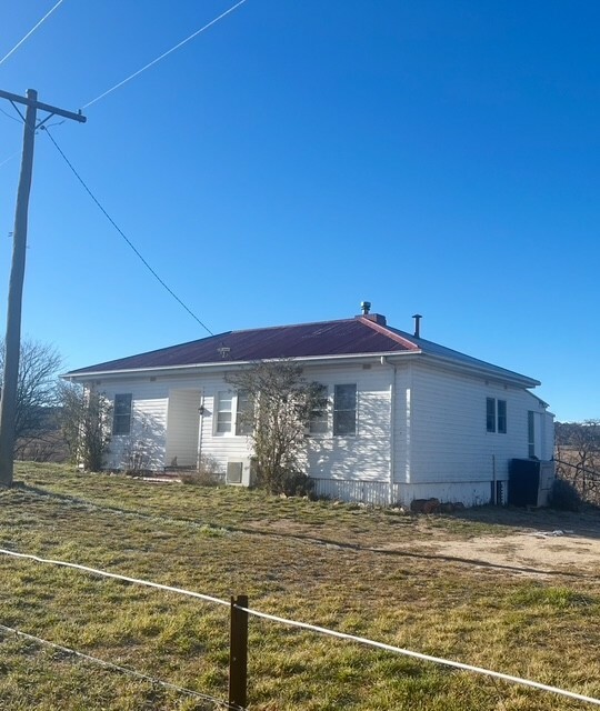 Urban Property Canberra - Cozy Country Cottage - UNDER APPLICATION