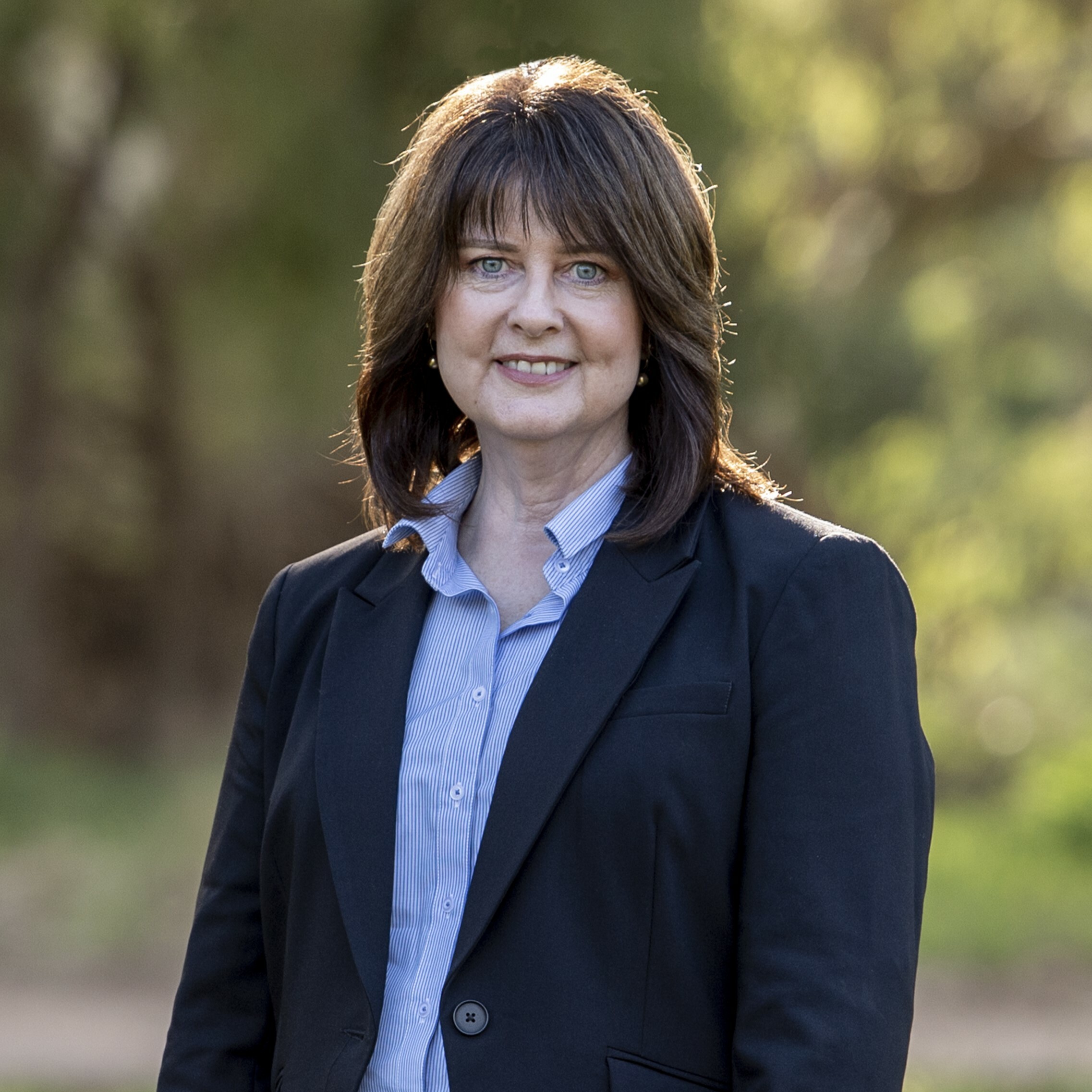 Consultant - Karen Lang - Administration - Wardle Co Real Estate