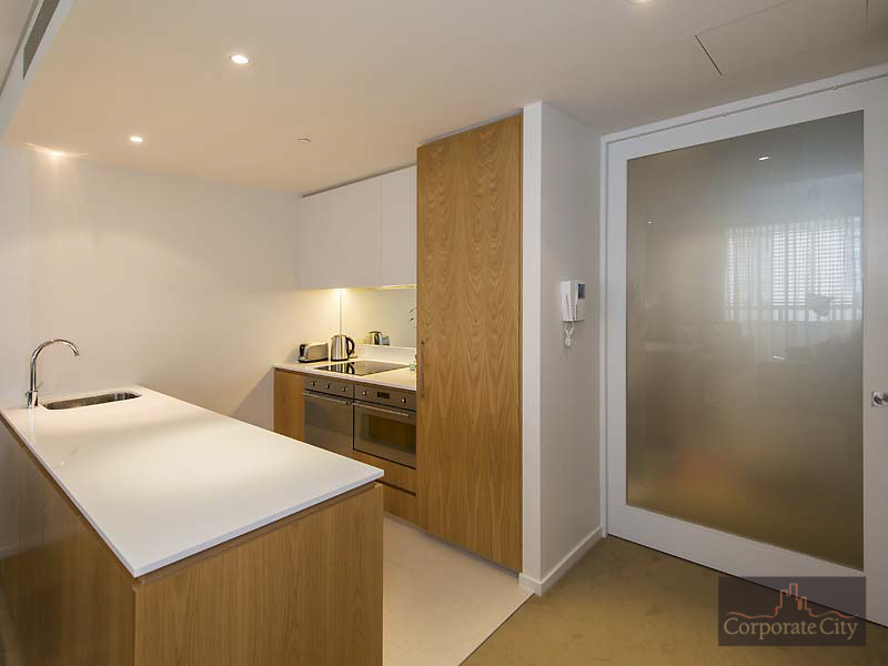 Queen Riverside Apartment