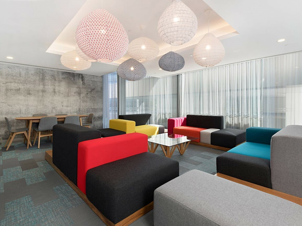 Queen Riverside Apartment