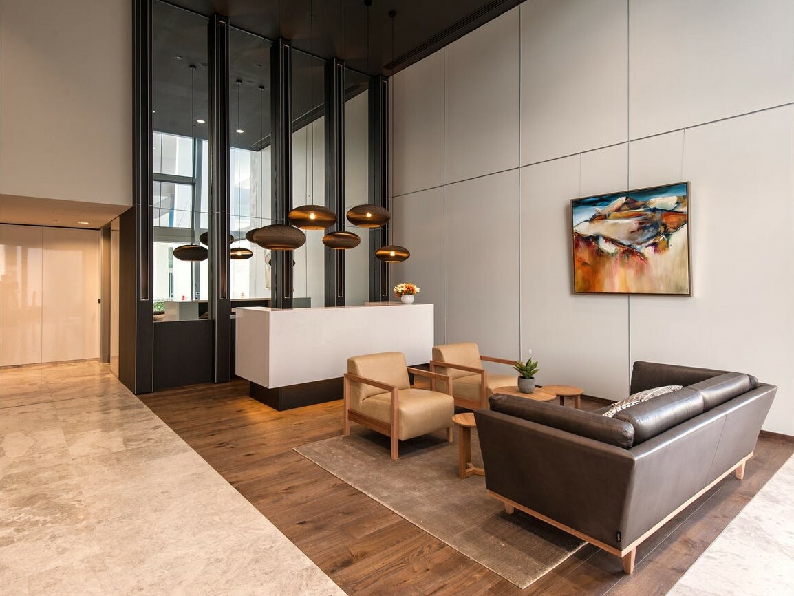 Queen Riverside Apartment